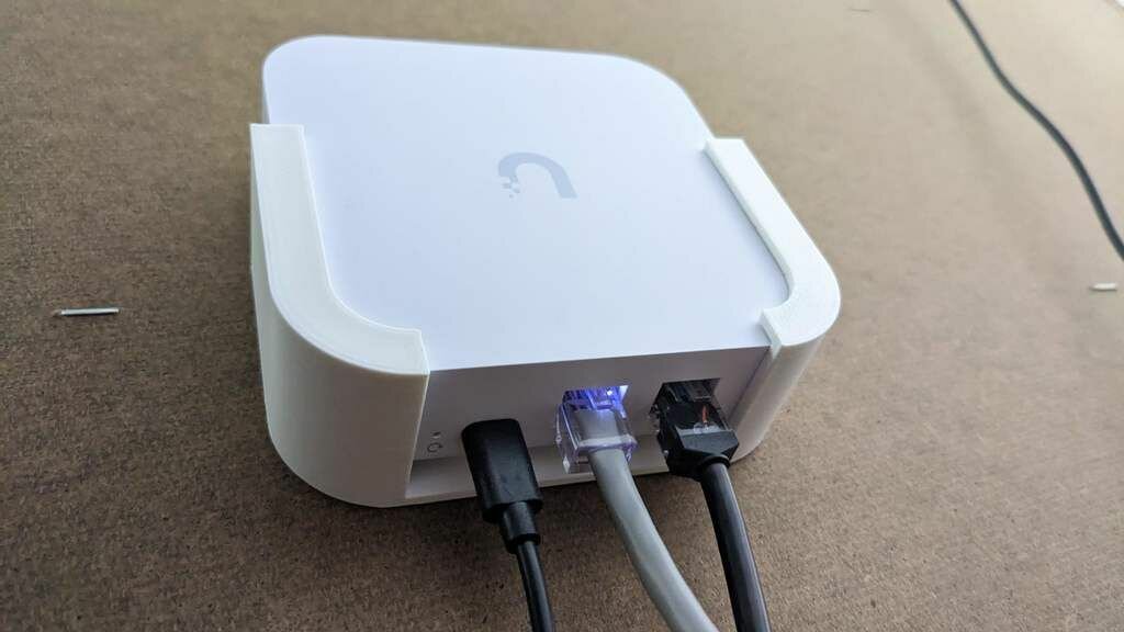 Крепление для Маршрутизатор (Wi-Fi роутер)UniFi Express с дюбелями потай