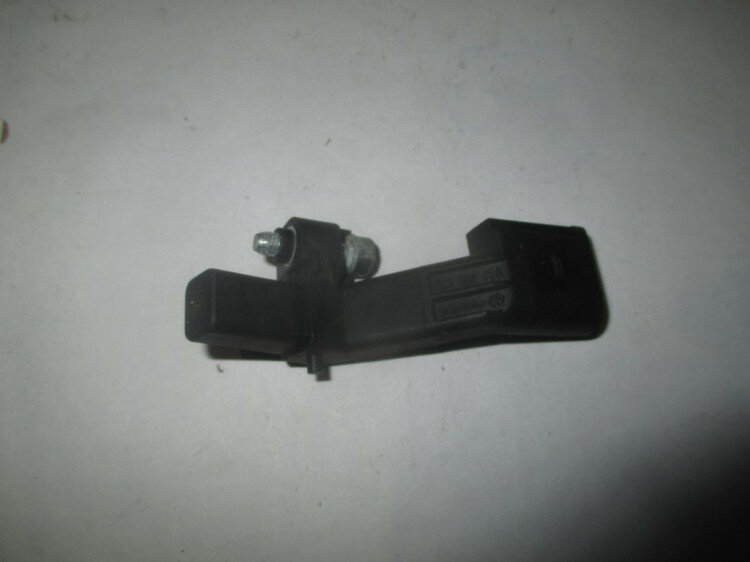 Датчик положения коленвала 032906433 03C906433A Фольксваген Поло, Шкода Фаьбия