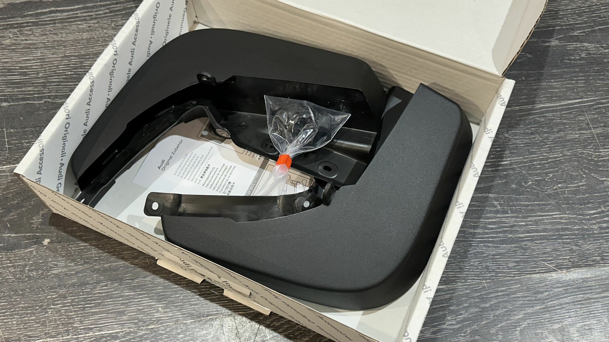 Оригинал AUDI брызговики задние AUDI A6 (C7)