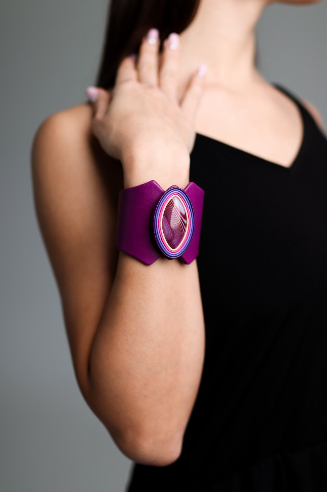 Жесткий браслет, агат