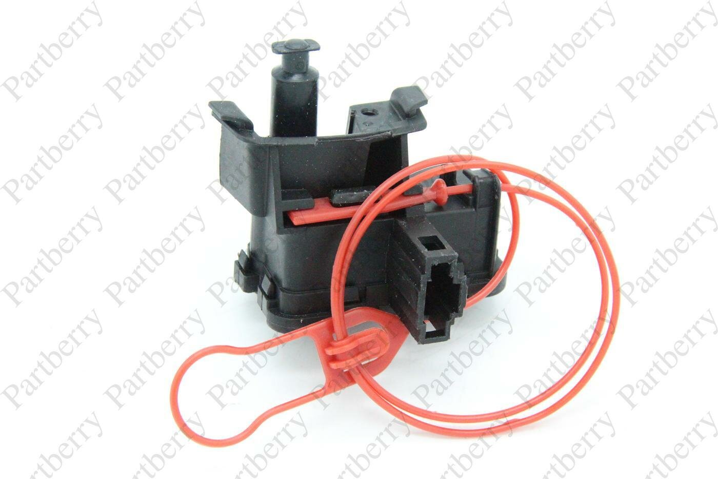 Замок лючка топливного бака PARTBERRY PB182843 для GREAT WALL 5401182XKQ00A, VAG 7P0810773F, VAG 5L0810773.