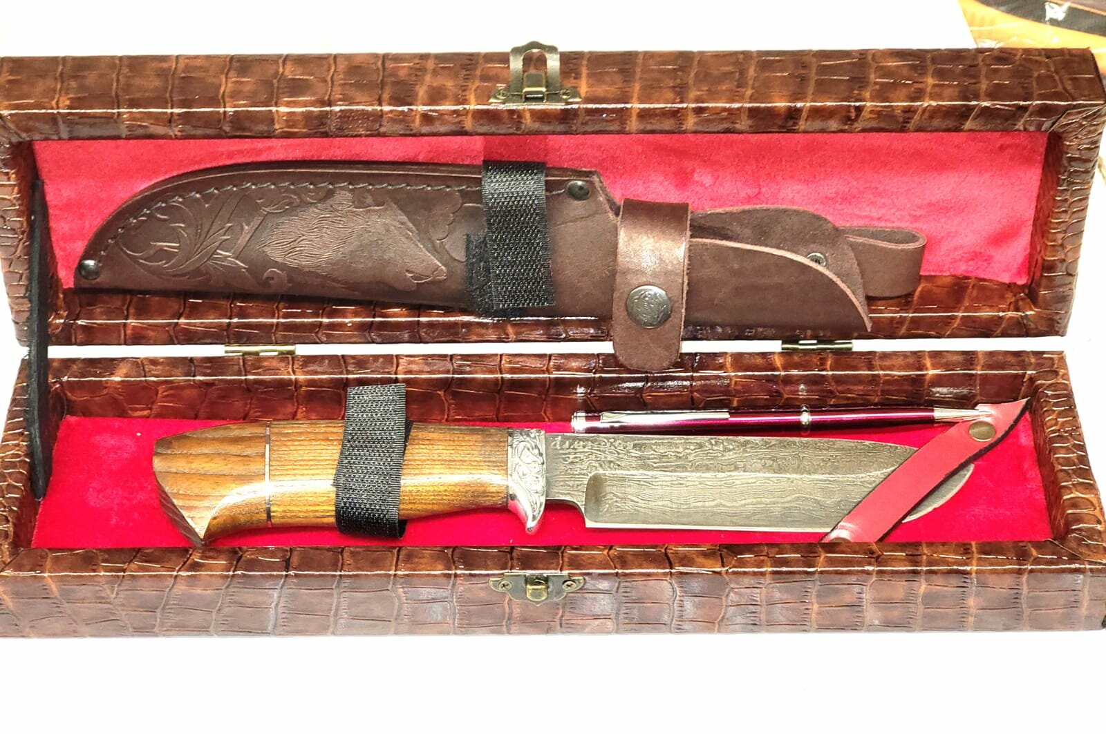 Нож Дамаск разделочный туристический в чехле ножнах и кожаном подарочном футляре ( ручная работа)