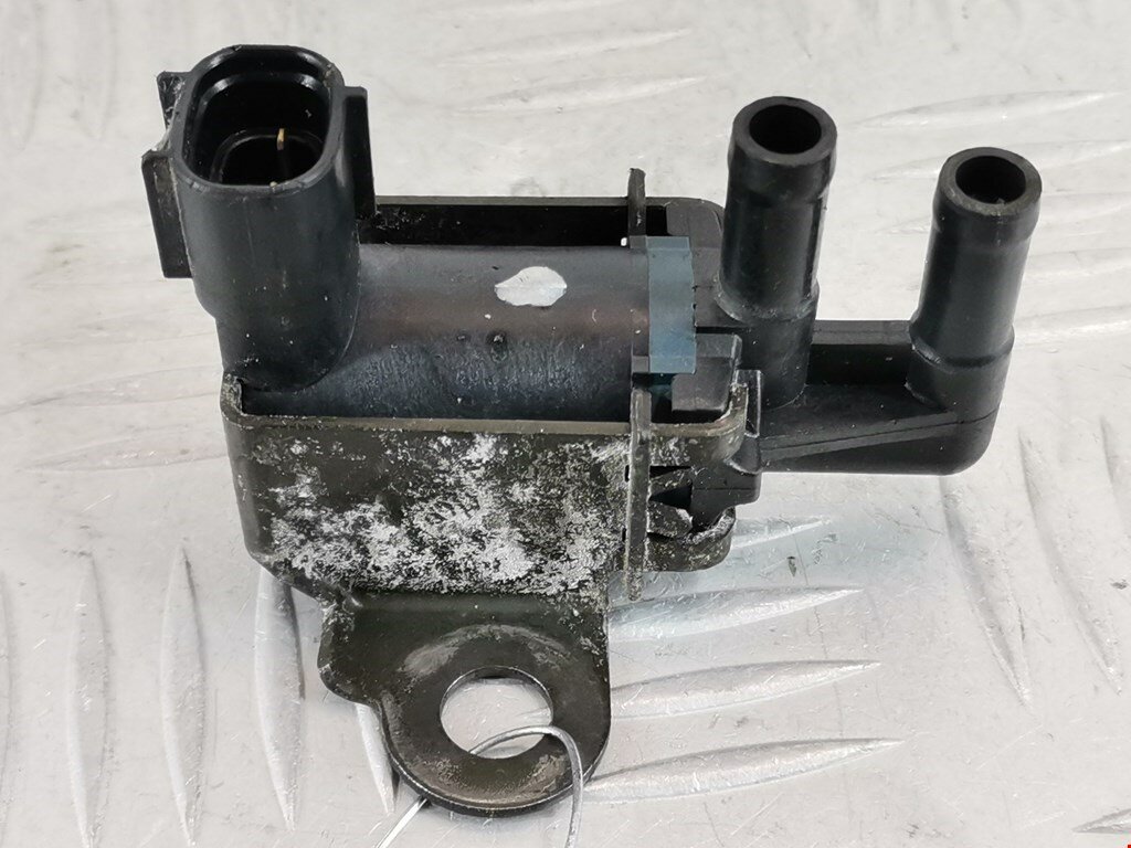 Клапан воздушный Ford Fiesta 5 2S619C915AB арт. 1548352