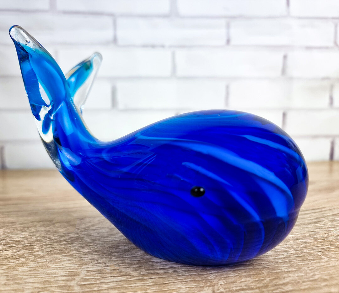 Голубой кит Стеклянная фигурка в стиле Мурано. 12х7см, ручная работа.
