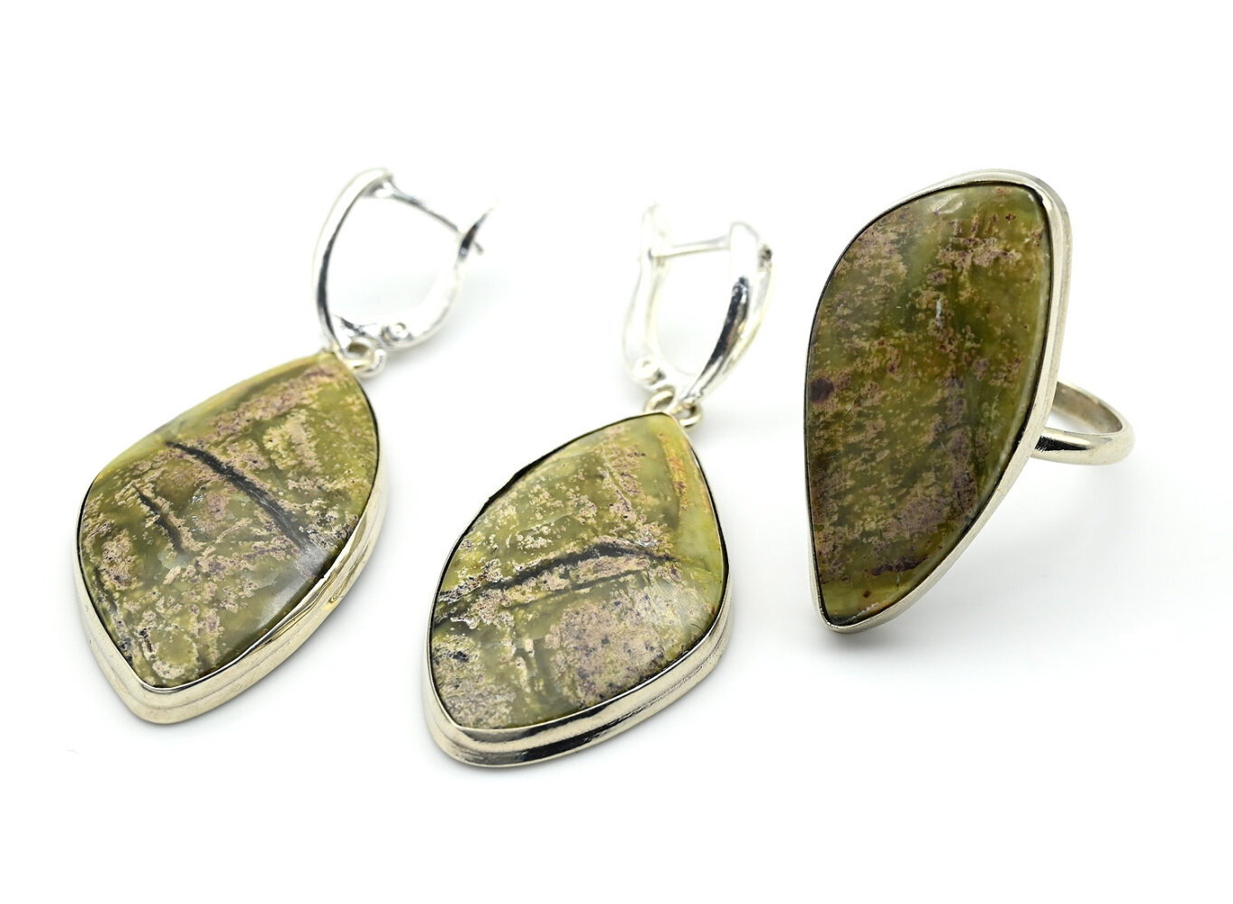 Комплект бижутерии: серьги, кольцо, кальцит