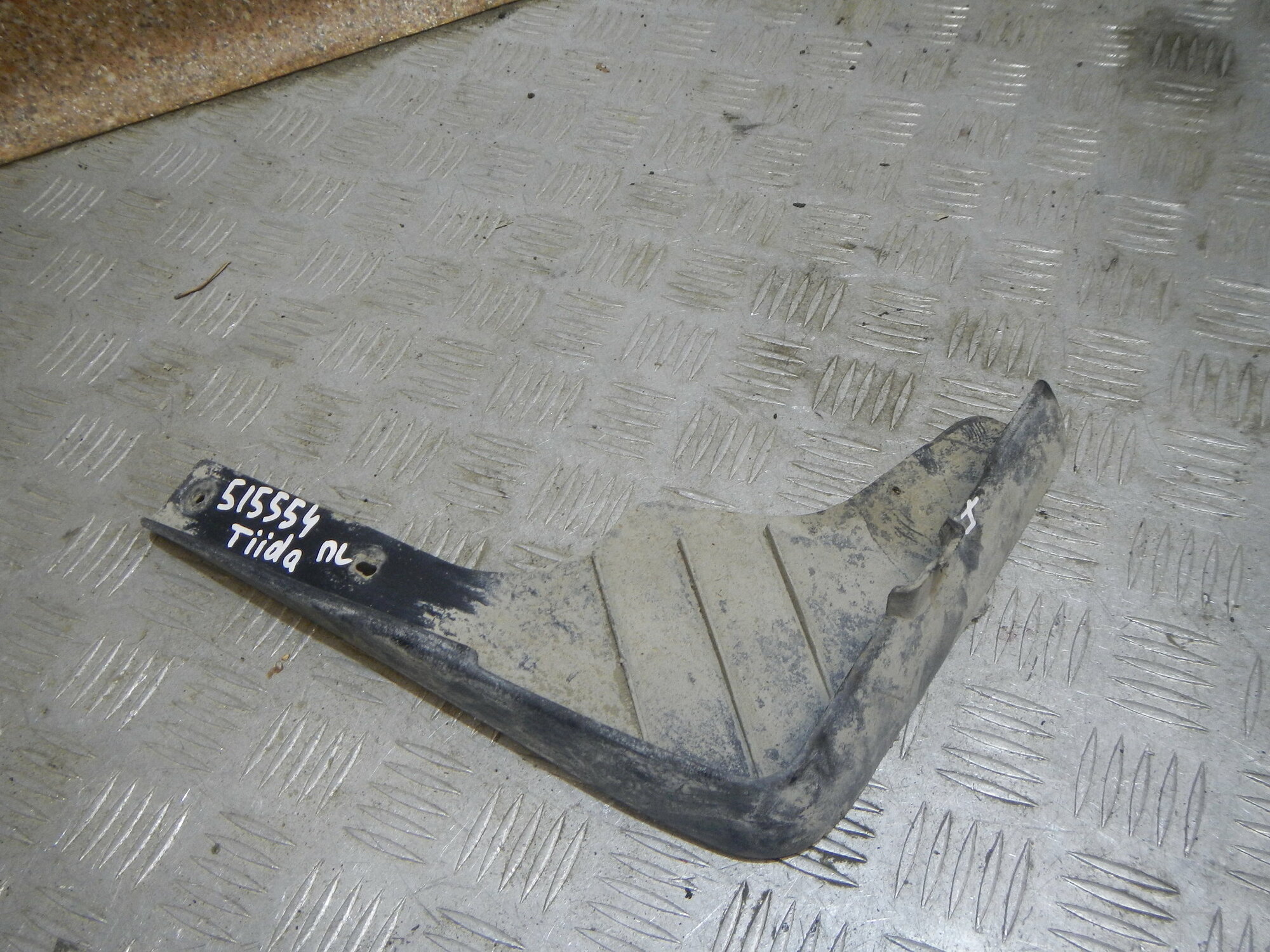 Б/У Брызговик передний левый, Nissan (Ниссан)-TIIDA (C11) (07-) NISSAN TIIDA (C11) (07-) Задиры, сломано крепление. 5155...