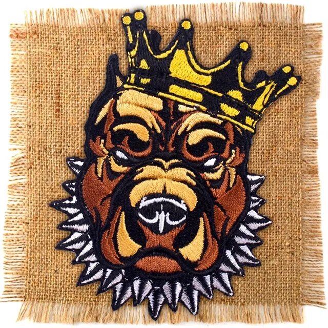 Нашивка на одежду шеврон на клеевой основе собака В короне 6,0х8,5см (№60)