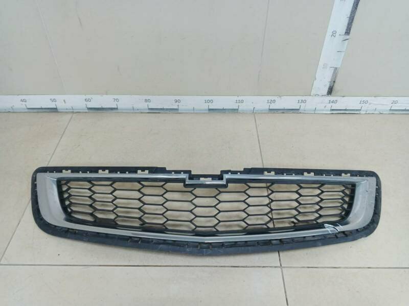 Решетка радиатора Chevrolet Cobalt T250 2011-2015 кат.номер: 52027911