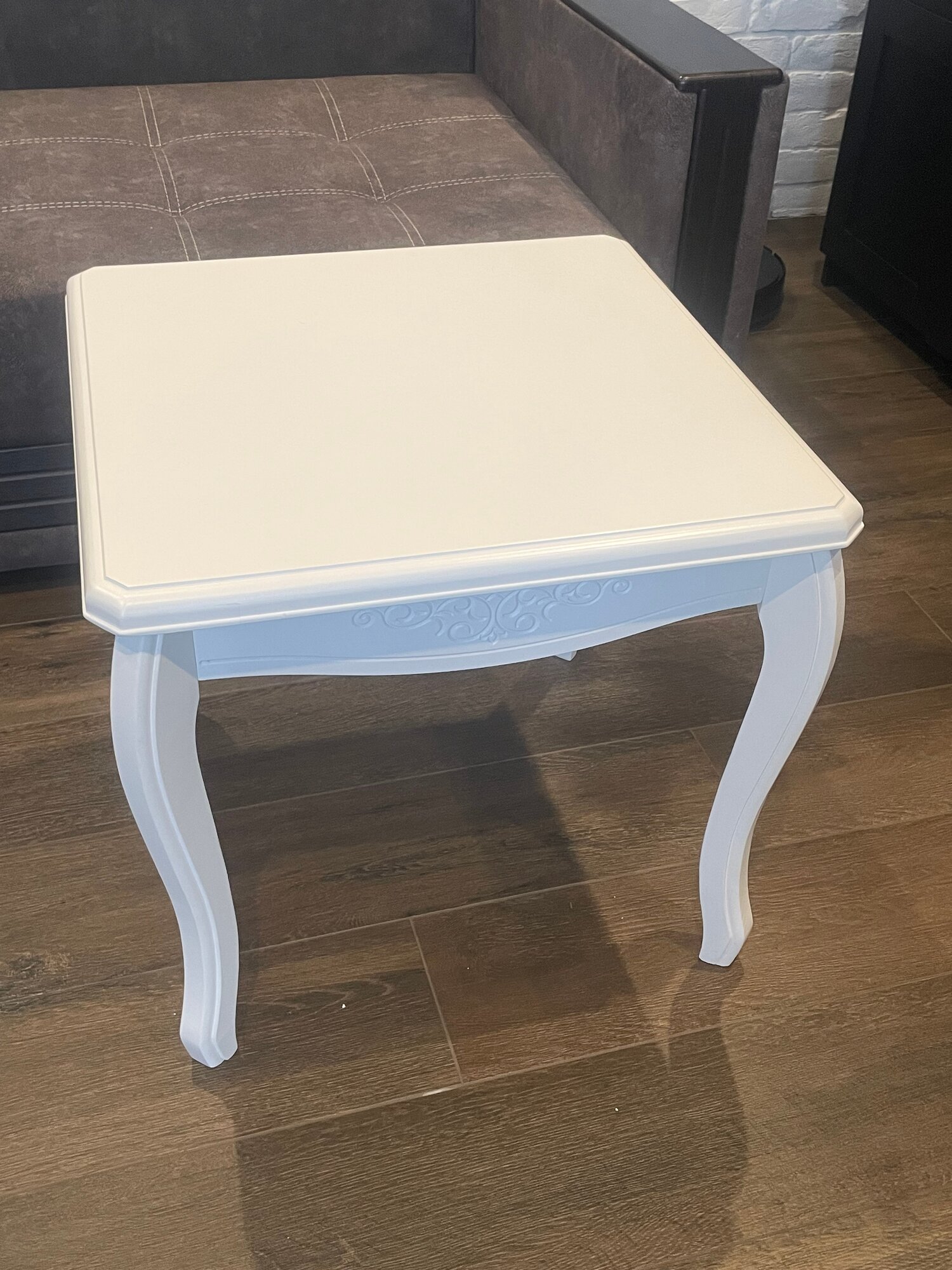 Стол журнальный деревянный, цвет белый