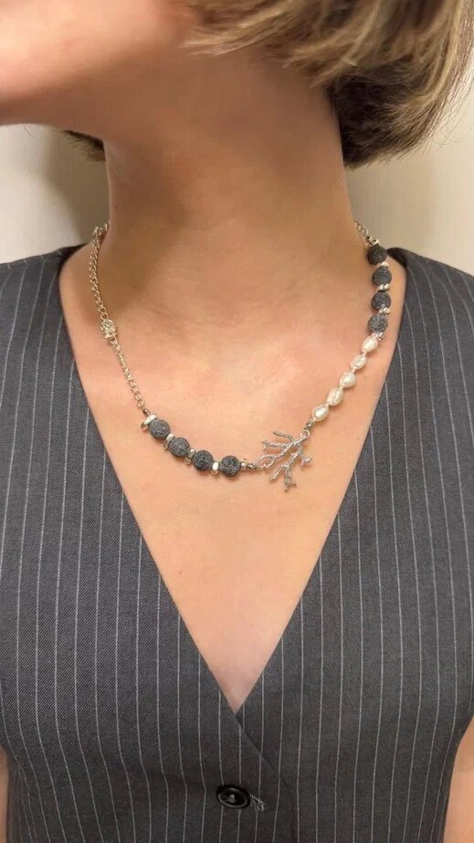 Колье, гематит, вулканическая лава, жадеит синтетический, базальт