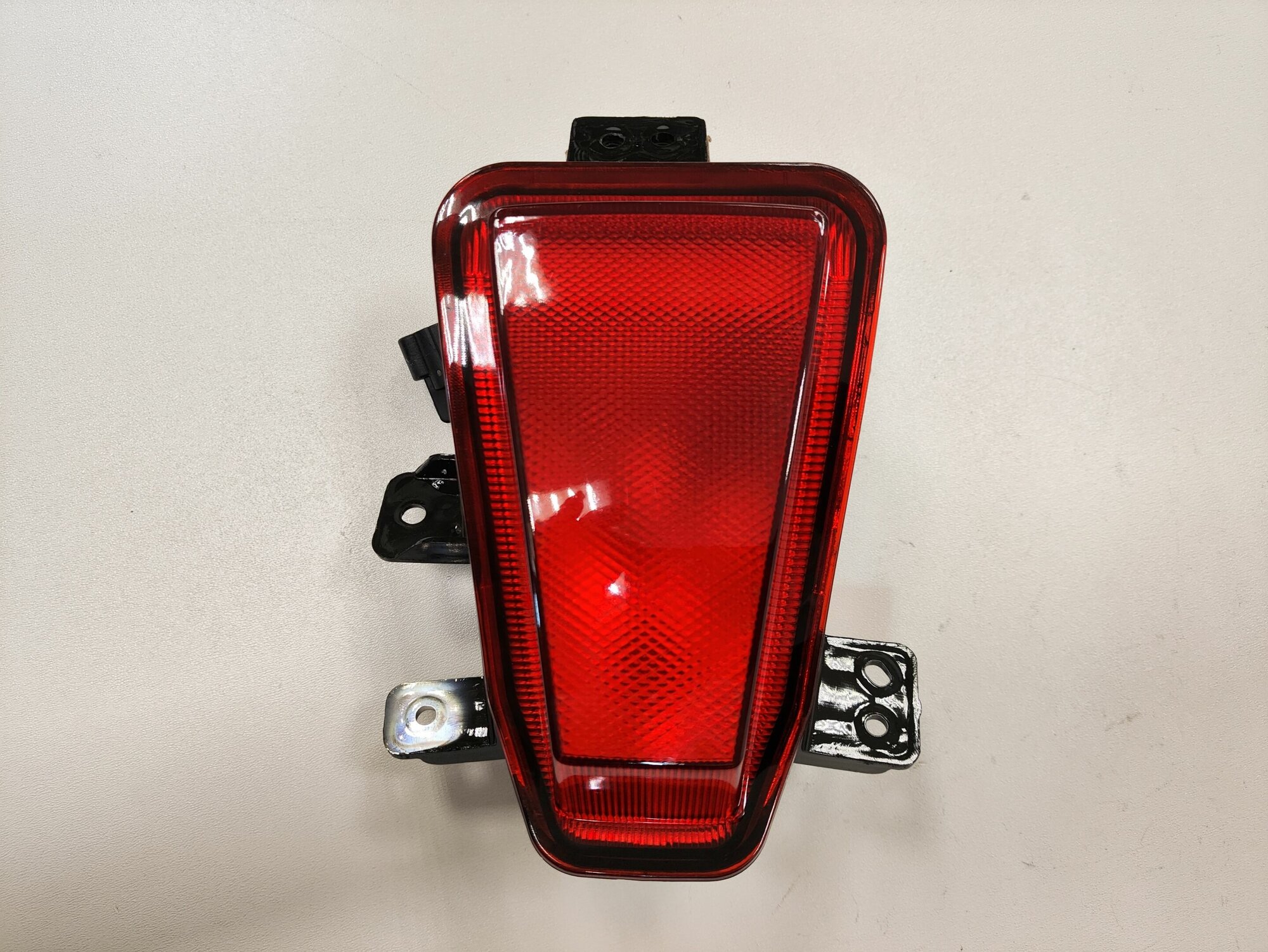 Фонарь противотуманный задний центральный Changan UNI-K [1.5 16V 6AMT внедорожник 4X2 гибрид Turbo] CD569F2805030200