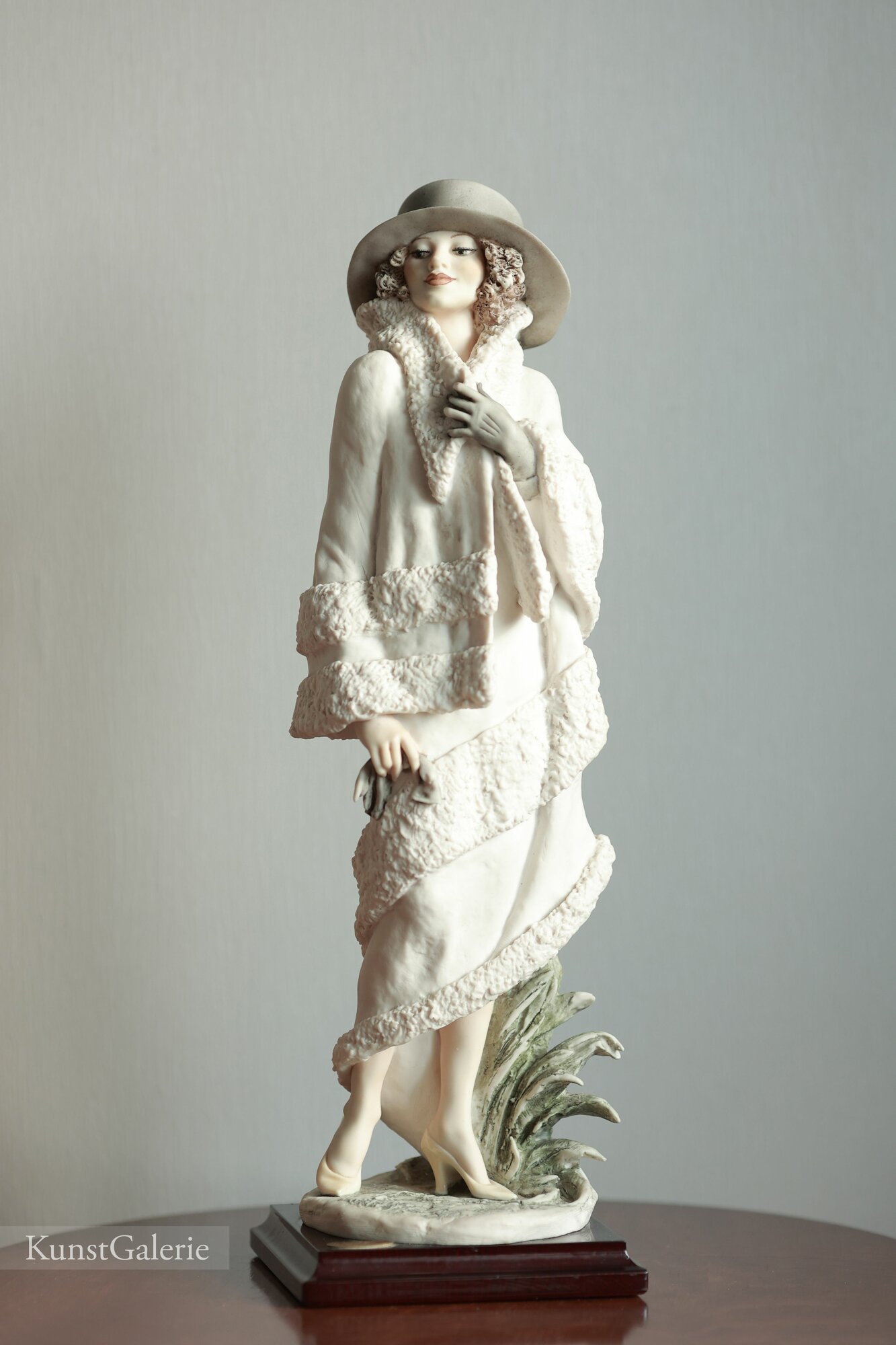 "Лара" статуэтка Джузеппе Армани Флоренс Каподимонте - Larа 1415F - Giuseppe Armani Florence Capodimonte - Made in Italy