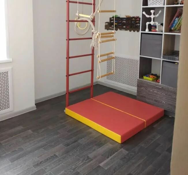 Мат гимнастический 100х100х9 Красно-желтый