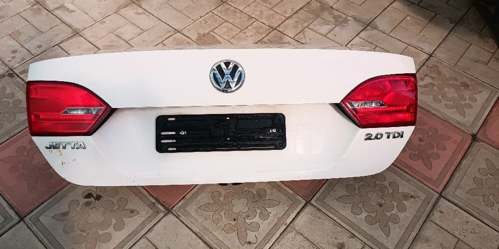 Крышка багажника Дорестайлинг Фольксваген Джетта 6 11-15г 5C6827025A