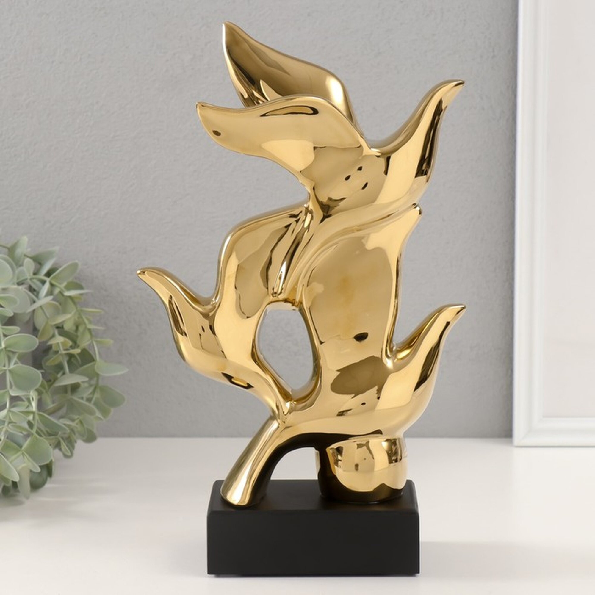 Статуэтка "Три птицы", керамика, дерево, золотистая, 8x17,5x29,5 см