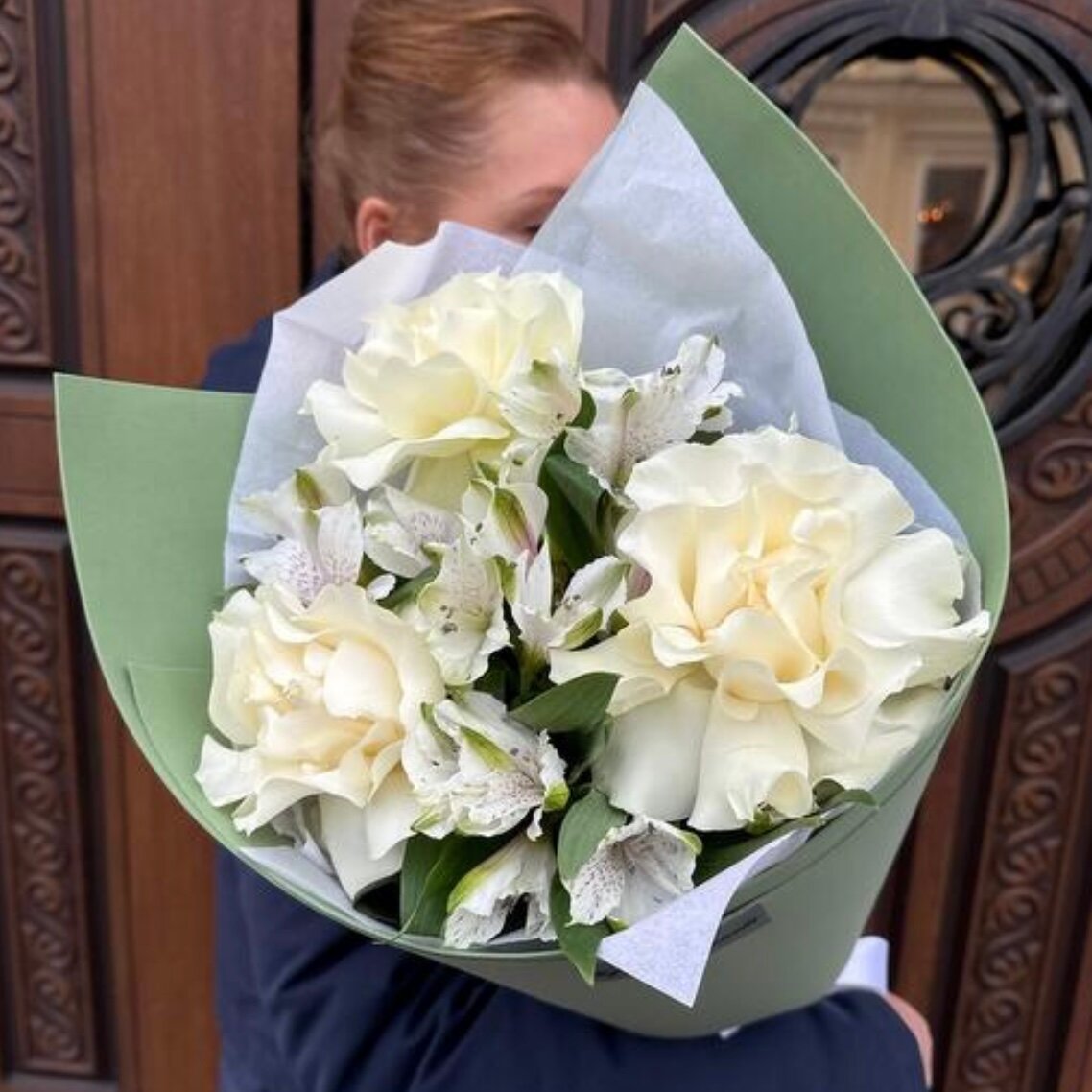 Букет цветов "Штрудель" (французская роза и альстромерия) «Букет-Мукет»