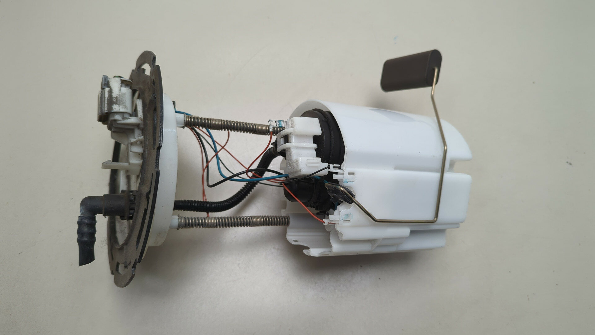 Насос топливный электрический Chevrolet Cruze Б/У