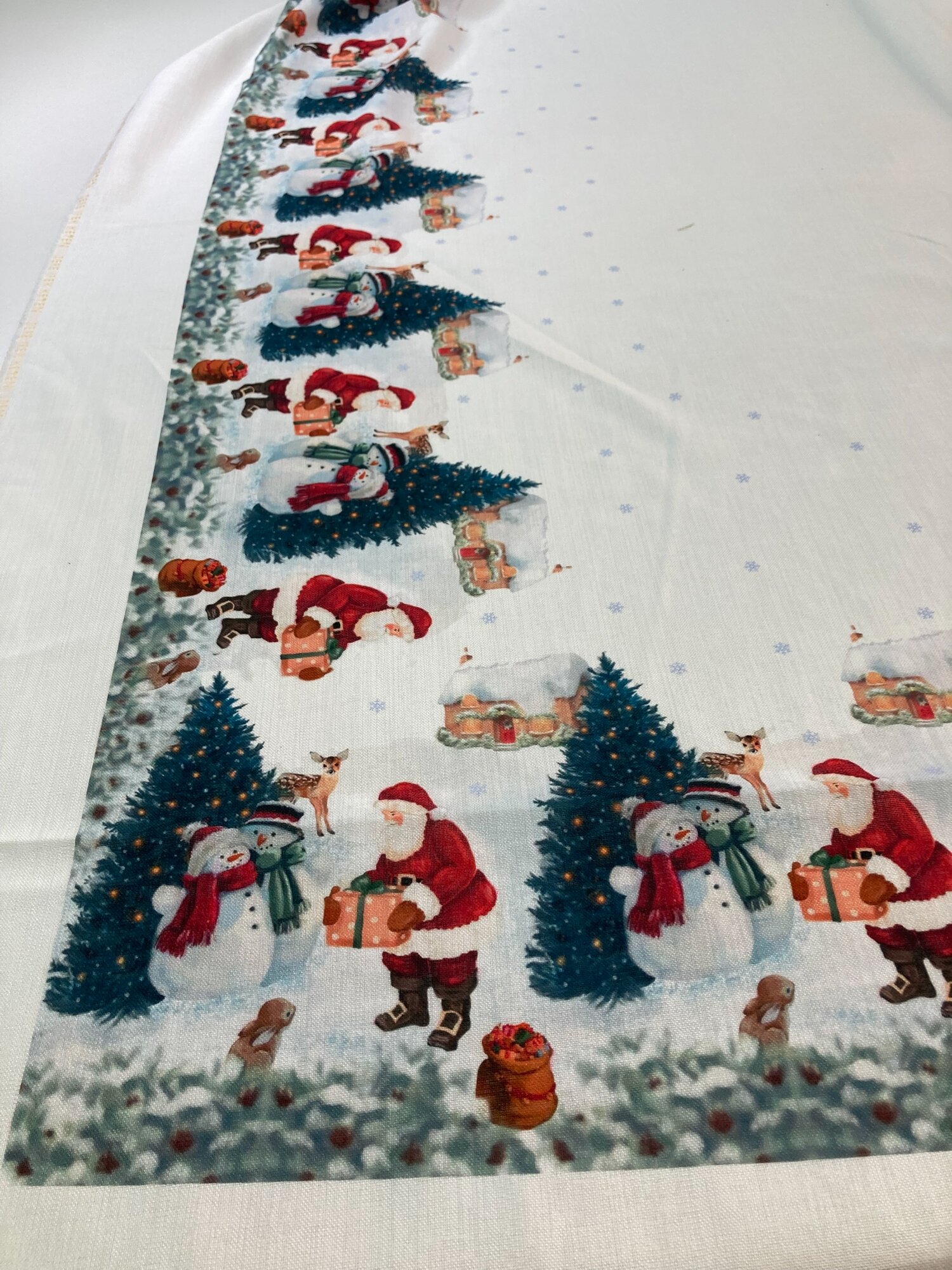 Новогодний купон ткани Дед Мороз на скатерть 160х230см 100% полиэстер Турция