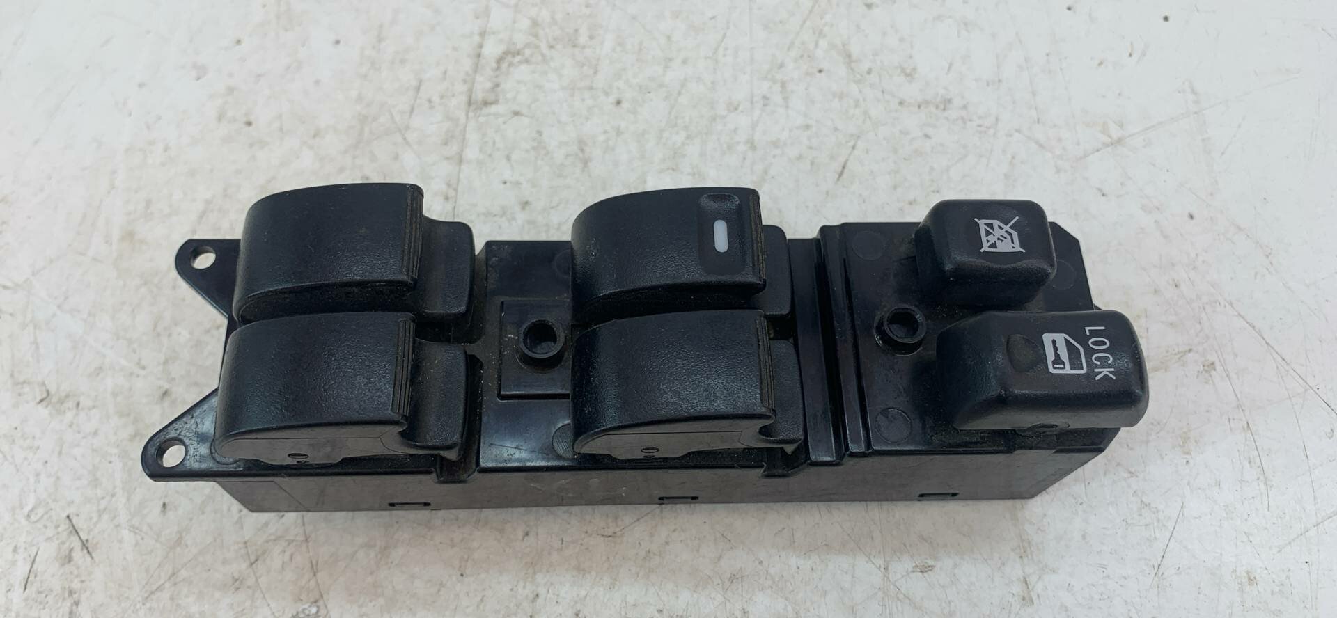 Блок управления стеклоподъемниками передней левой Mitsubishi Outlander 2 рест. 2012 8608A185