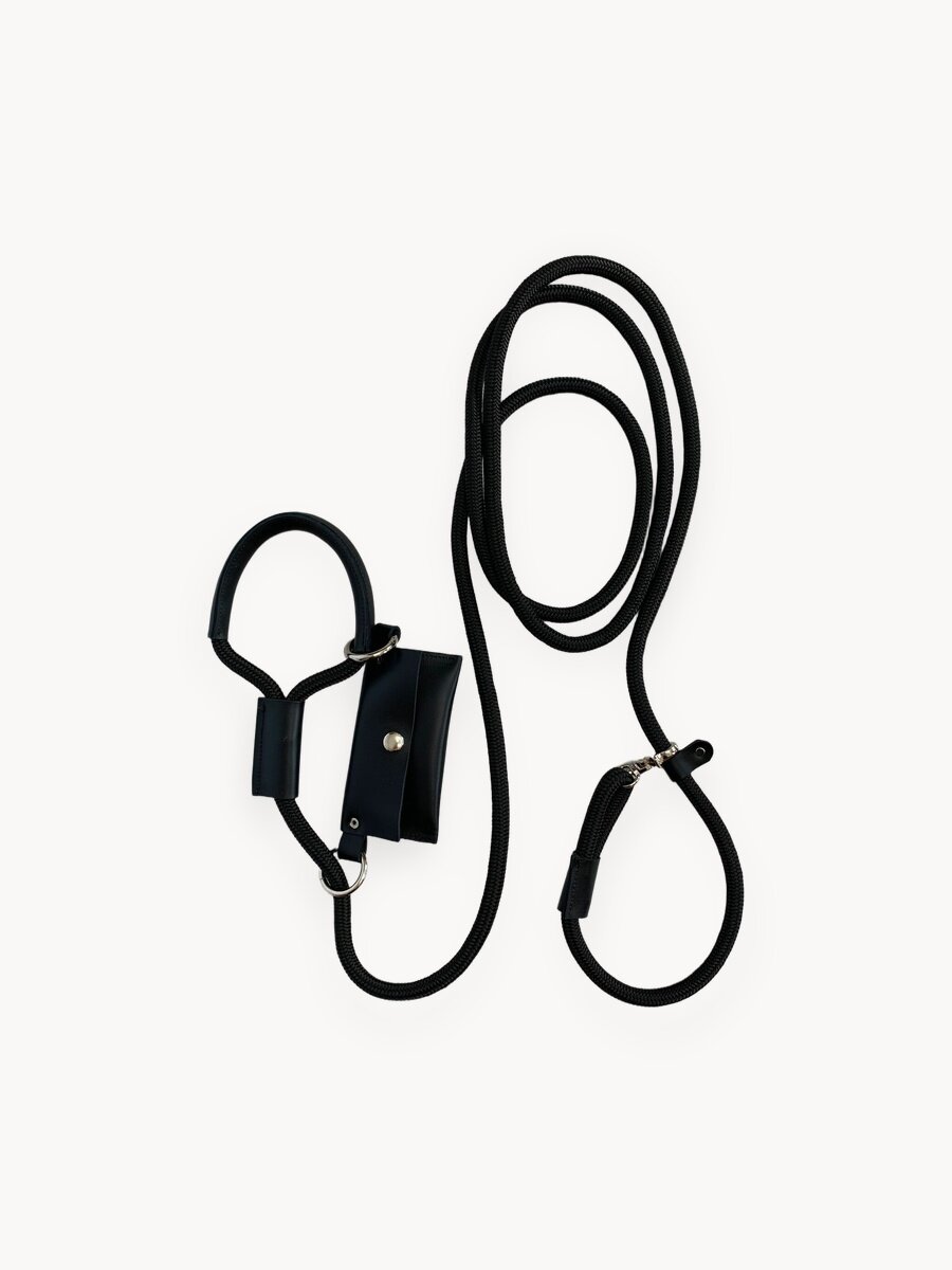 Поводок для собак мелких и средних пород с контейнером для пакетов и удавкой, черный