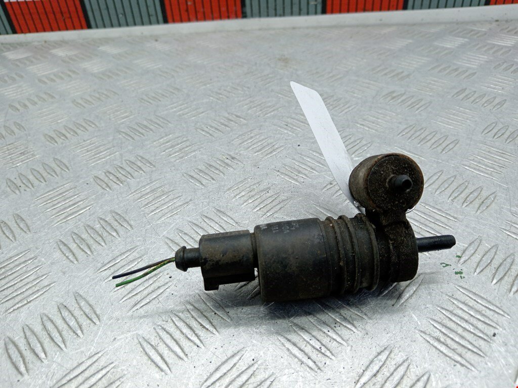 Насос (моторчик) омывателя Volkswagen Passat 5 GP 1K6955651 арт. 2096376