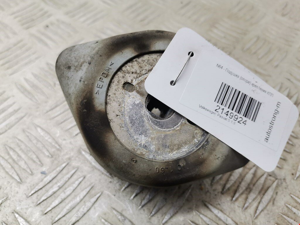 Подушка (опора) крепления КПП Volkswagen Passat 5 арт. 2149924