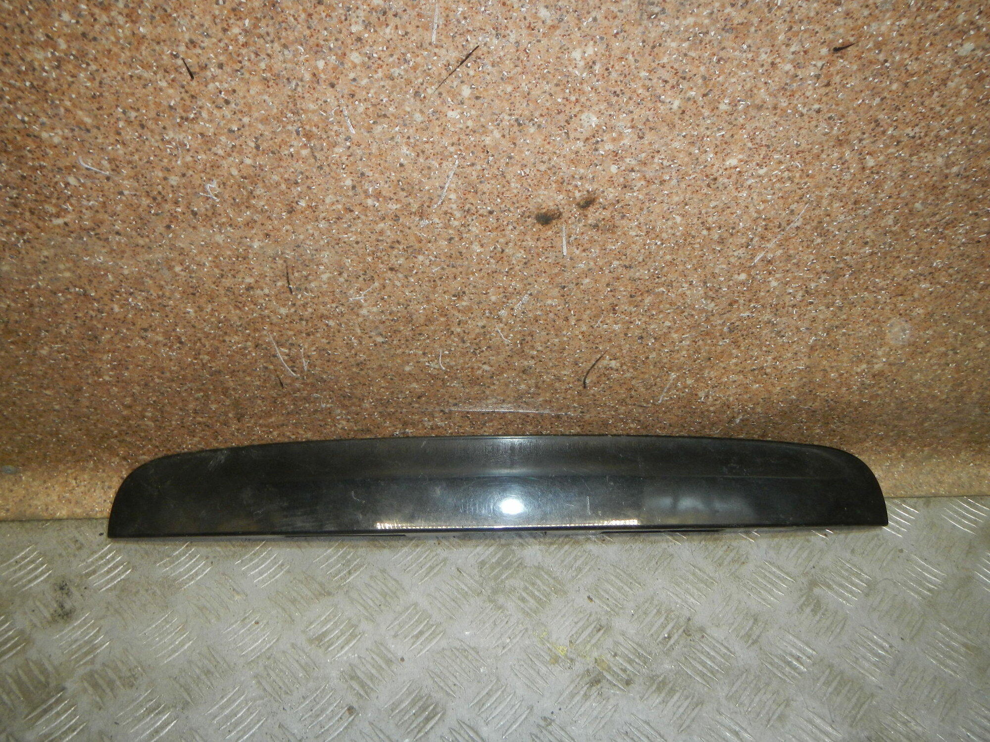 Б/У Накладка двери багажника, Nissan (Ниссан)-NOTE (E11) (06-) NISSAN NOTE (E11) (06-) Сломано крепление,царапины. 50403...