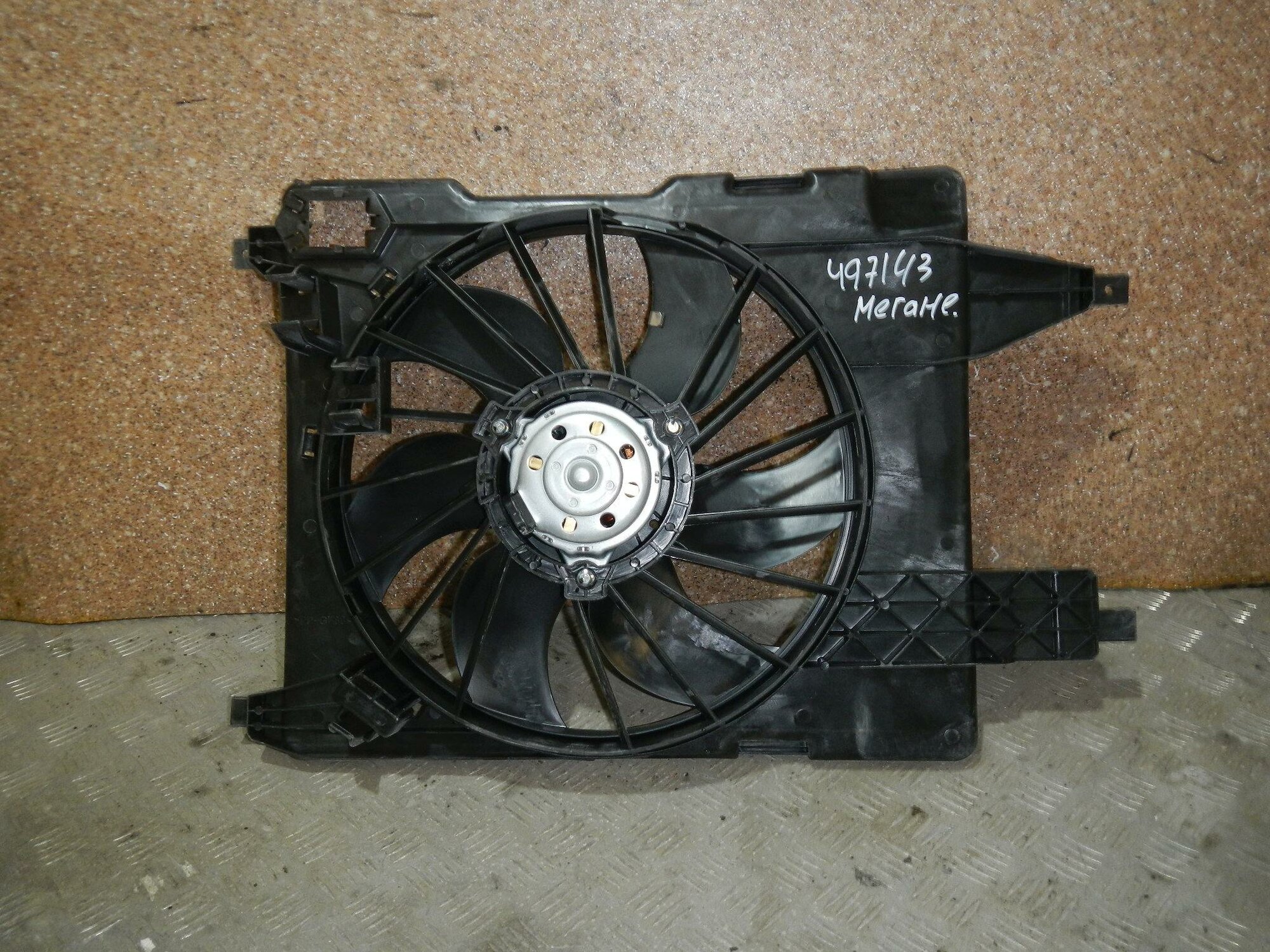 Б/У Диффузор вентилятора, Renault (Рено)-MEGANE II (02-09) RENAULT MEGANE II (02-09) дубликат новый 497143 RENAULT арт. 7...