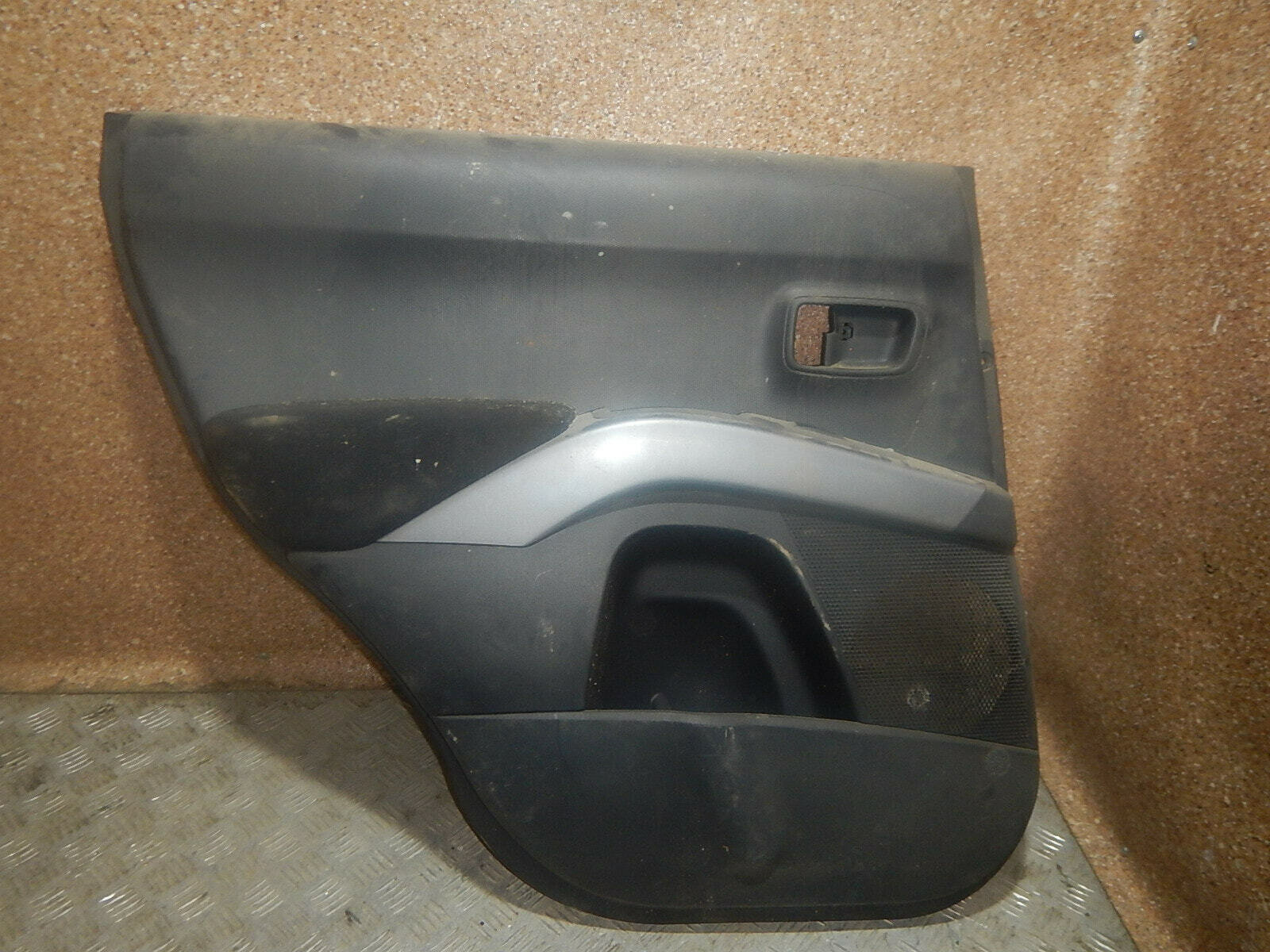 Б/У Обшивка двери задней левой, Mitsubishi (Митсубиси)-OUTLANDER XL (CW) (06-12) MITSUBISHI OUTLANDER XL (CW) (06-12) Гр...