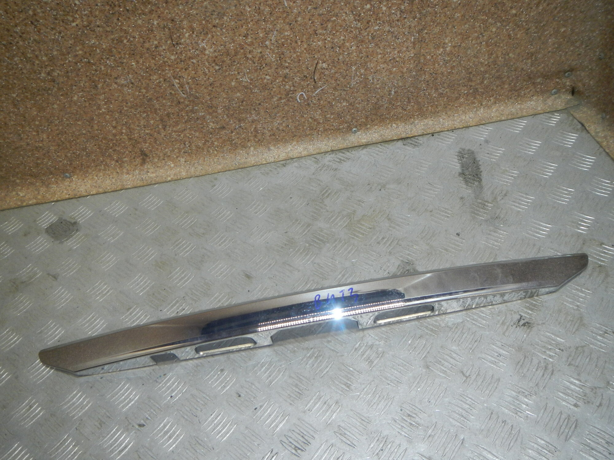 Б/У Накладка двери багажника, Toyota (Тойота)-VITZ (10-20) TOYOTA VITZ (10-20) хром Мелкие царапины. 536488 TOYOTA арт. 7...