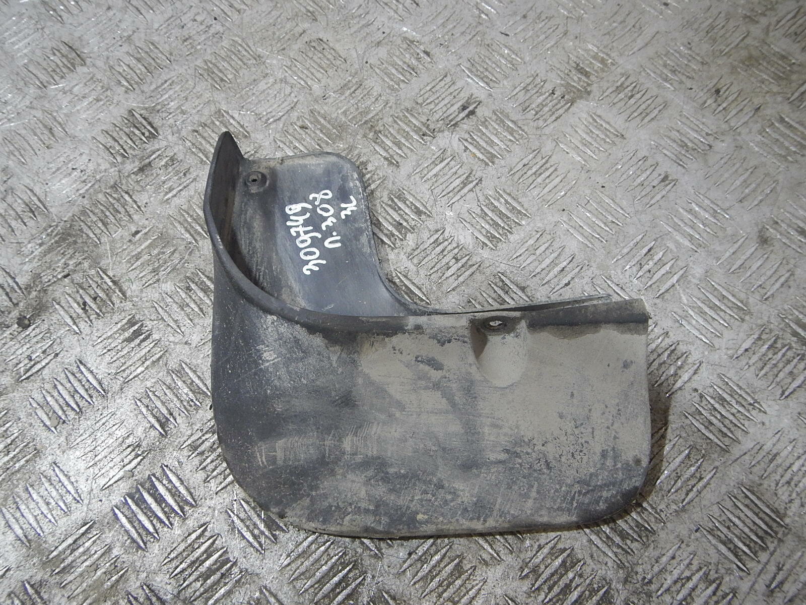 Б/У Брызговик задний левый, Peugeot (Пежо)-308 (07-) PEUGEOT 308 (07-) Царапины. 309749 Peugeot-Citroen арт. 9680703080