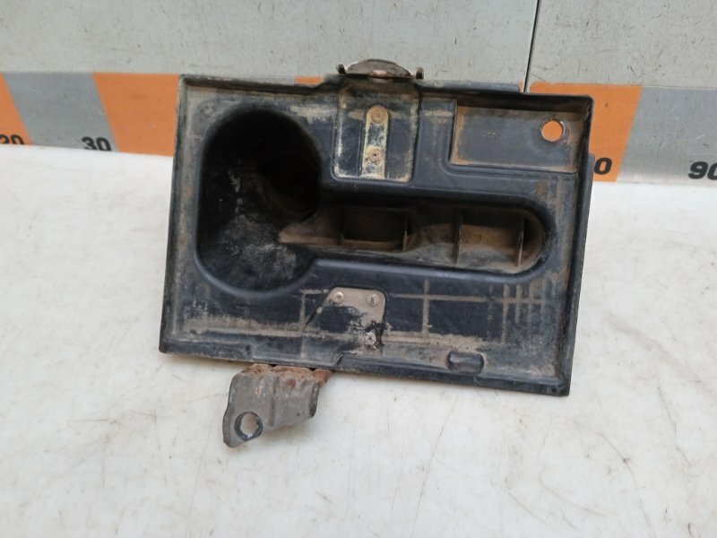 Б/У Инфинити FX35 S50 Площадка под АКБ Infiniti FX35 2007 S50 350277 NISSAN арт. 64866CG000