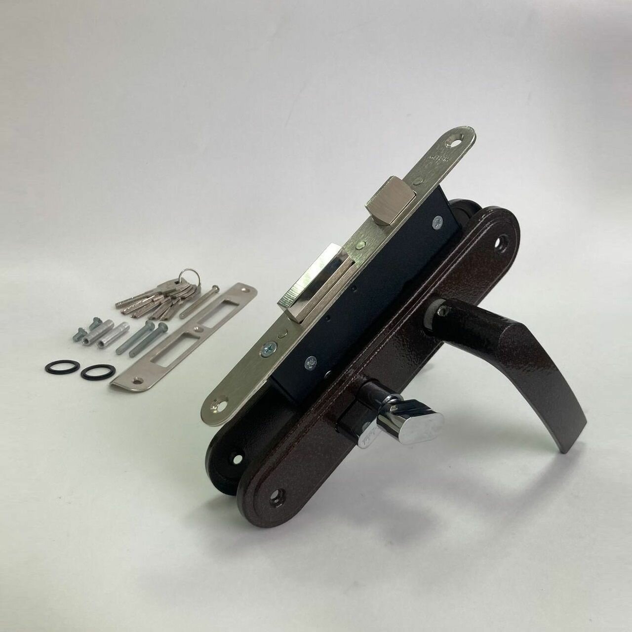 Замок с ручками и личинкой 4.401 Меттэм универсальный