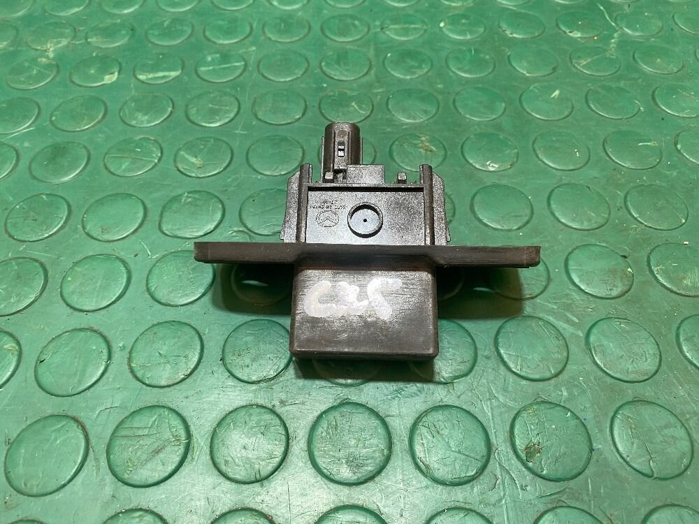 Кнопка открывания двери багажника Mazda CX-5 II (2017—2022) KB7W624B0