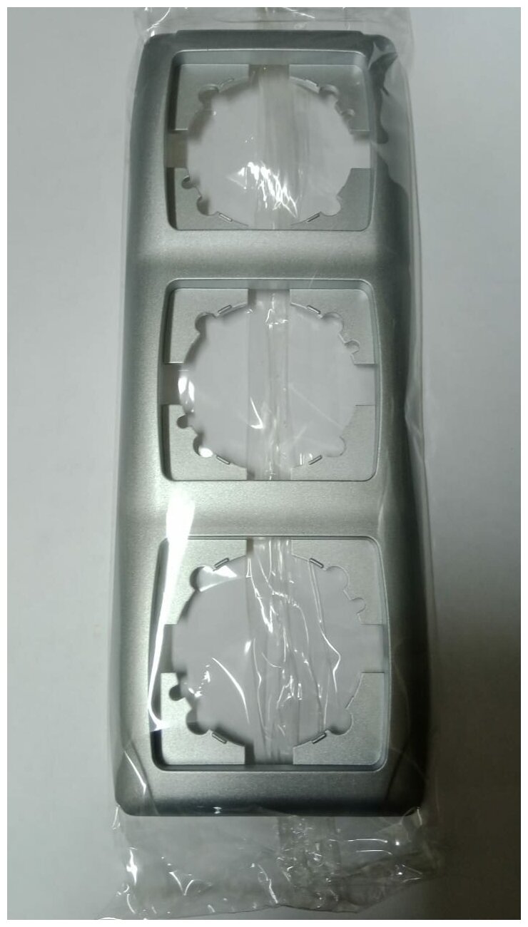 Рамка VIKO 3 поста, вертикальная, встраиваемая, алюминий, IP20