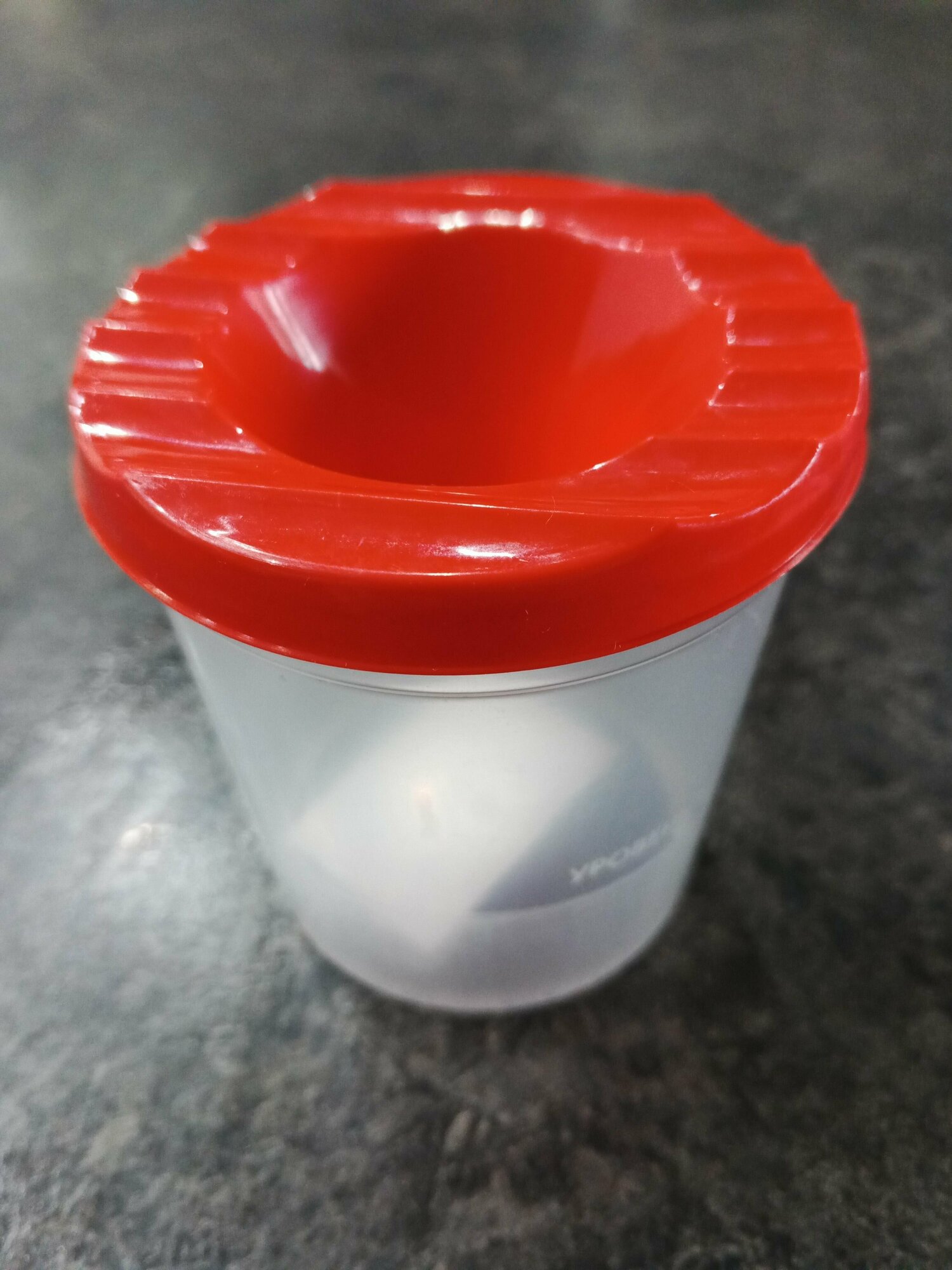 Стакан- непроливайка, одинарный, с уровнем наполнения