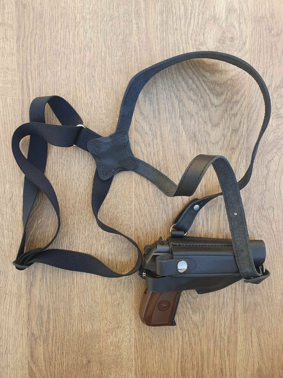 Кобура наплечная горизонтальная с пеналом для запасной обоймы, на плечевых ремнях