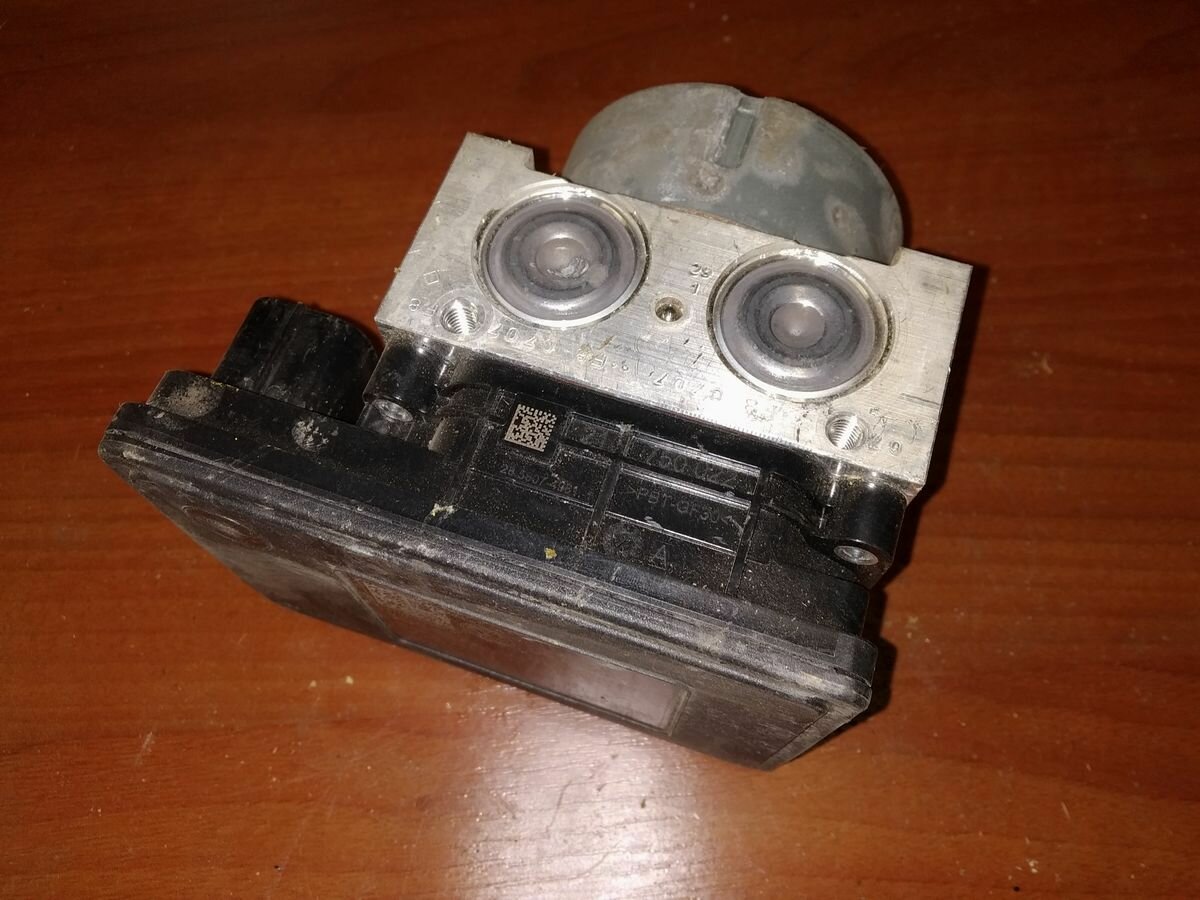 Блок управления ABS Skoda Octavia A7 5E 5Q0907379R 5Q0907379R