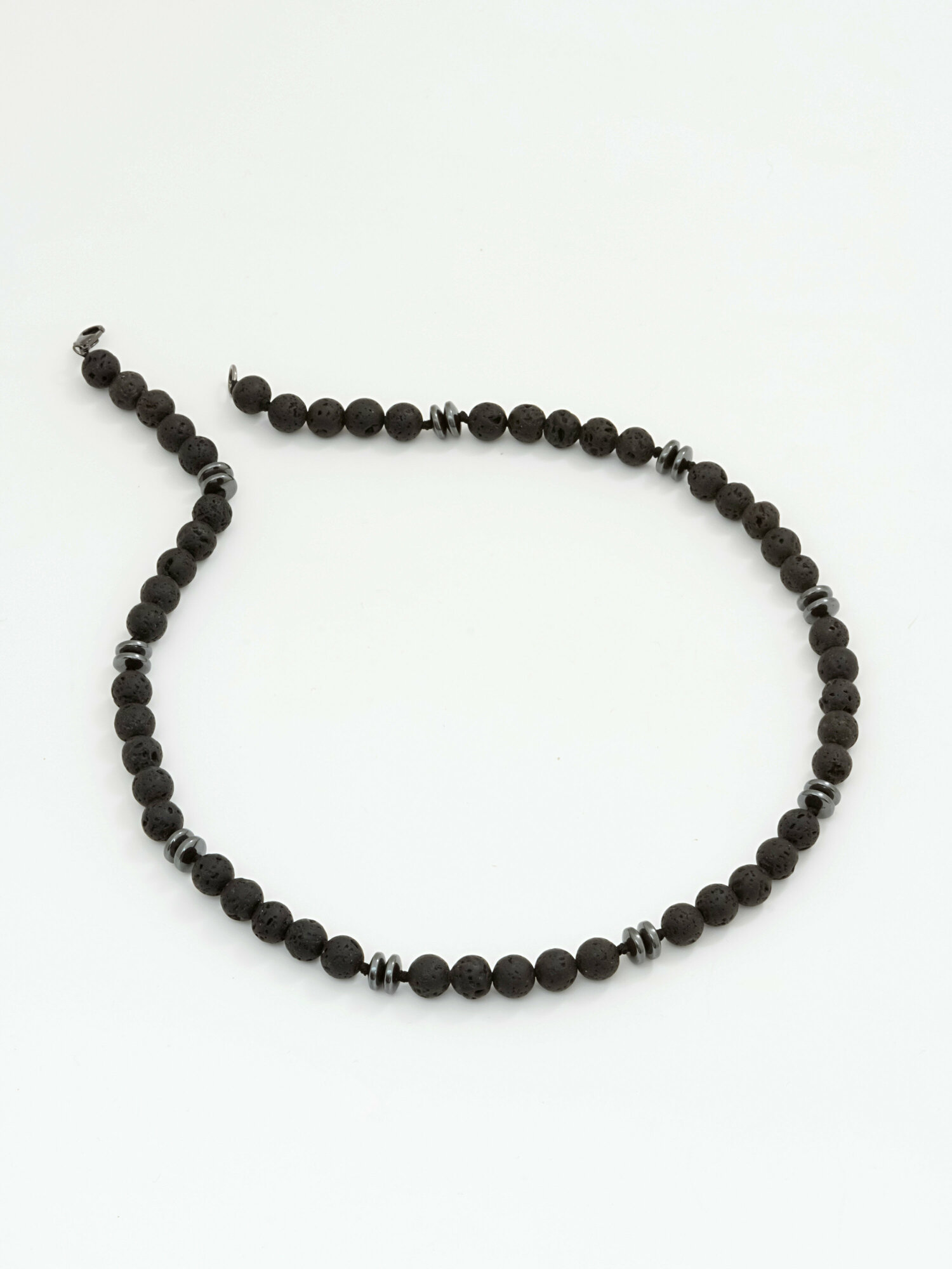 Бусы, вулканическая лава, гематит