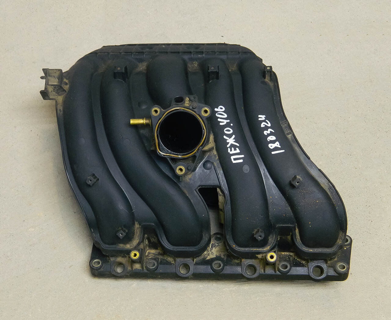 Коллектор впускной Peugeot 406 2.0 рестайл