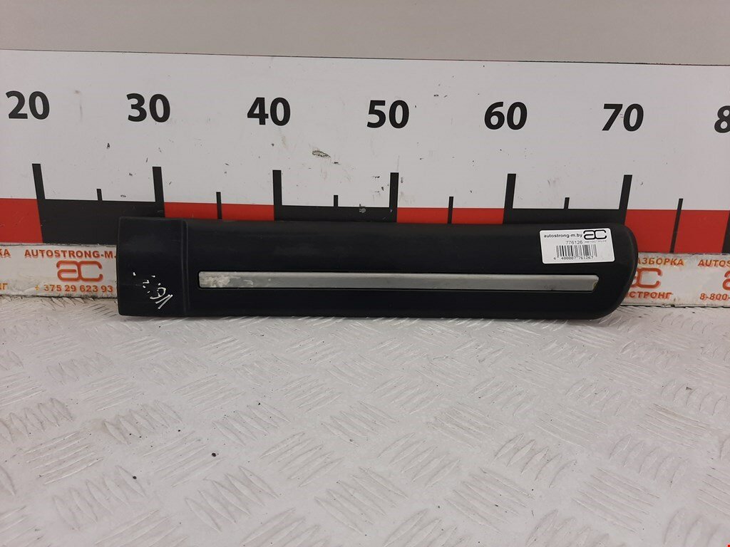 Накладка (молдинг) двери задней левой Land Rover Discovery 2 DGD000030PMA арт. 776126