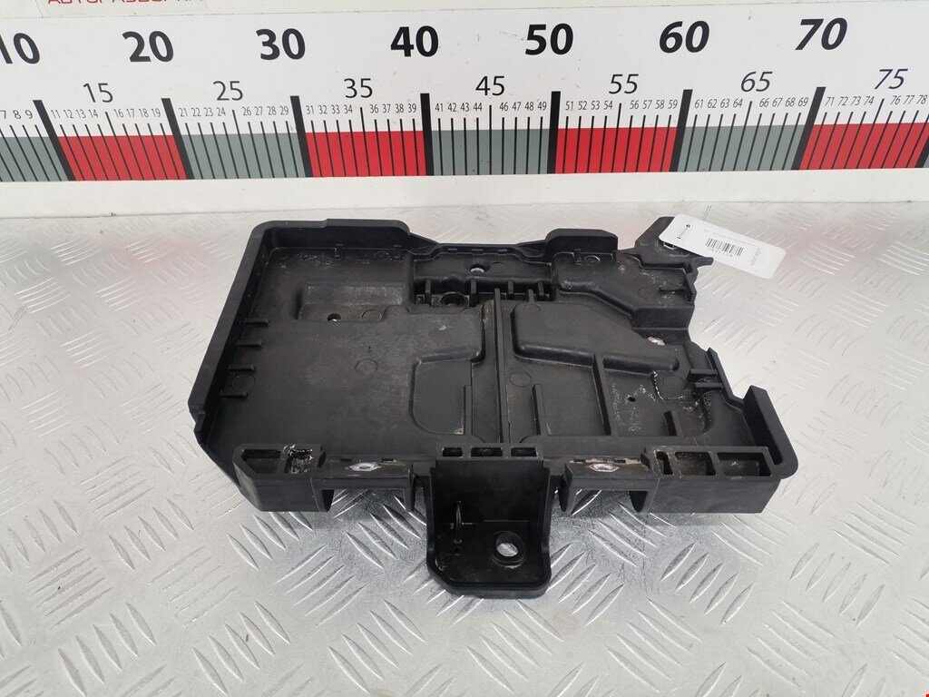 Крепление (корпус) аккумулятора Hyundai Solaris 2 (RC) 37150H5000 арт. 1437114