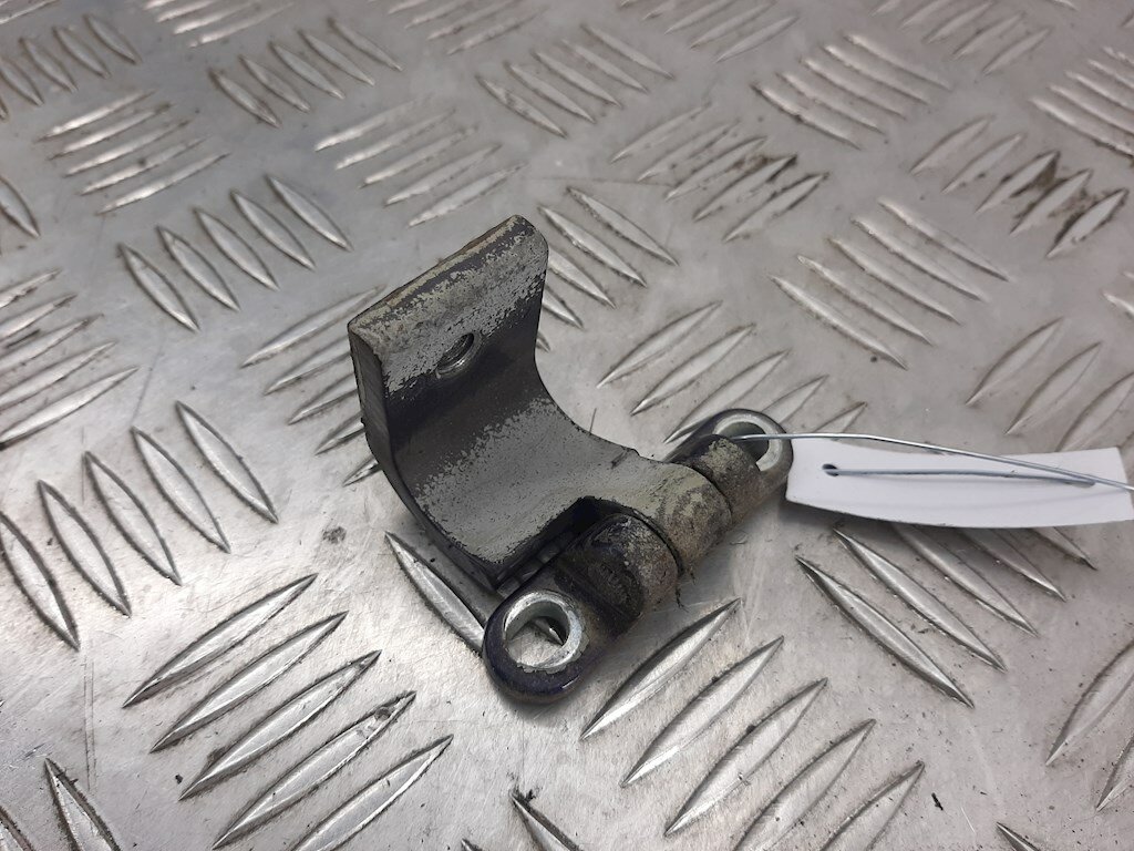 Петля крышки (двери) багажника Volkswagen Golf 3 1H6827301 арт. 622921