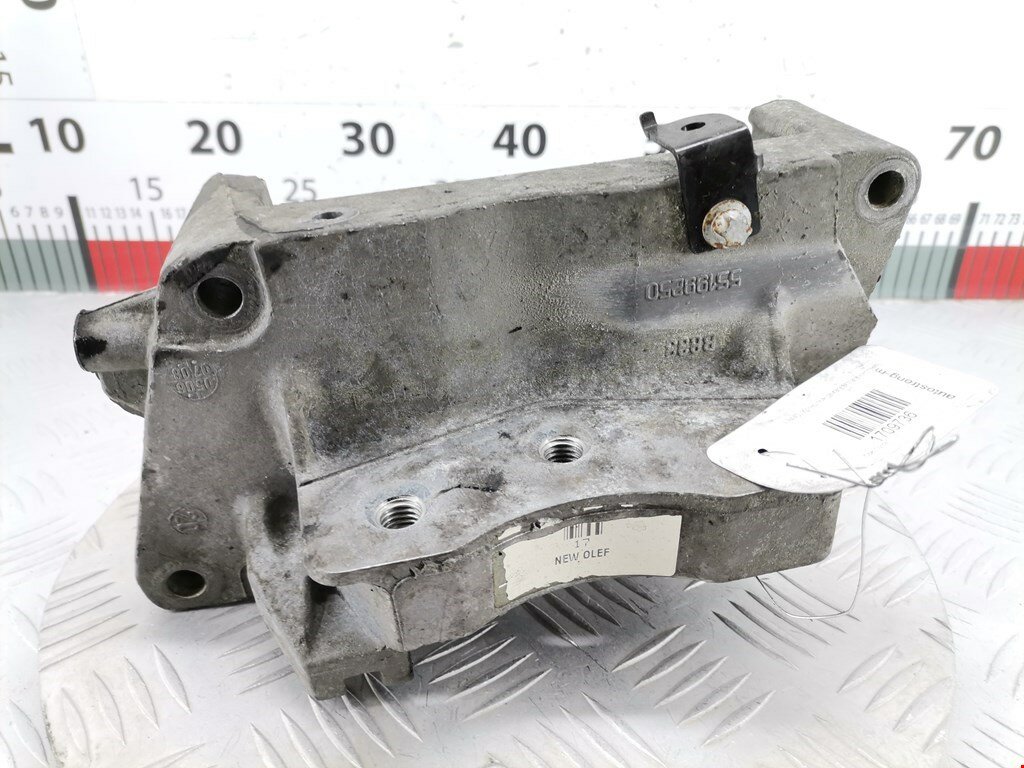 Кронштейн (крепление лапа) двигателя Opel Corsa D 93189330 арт. 1709736