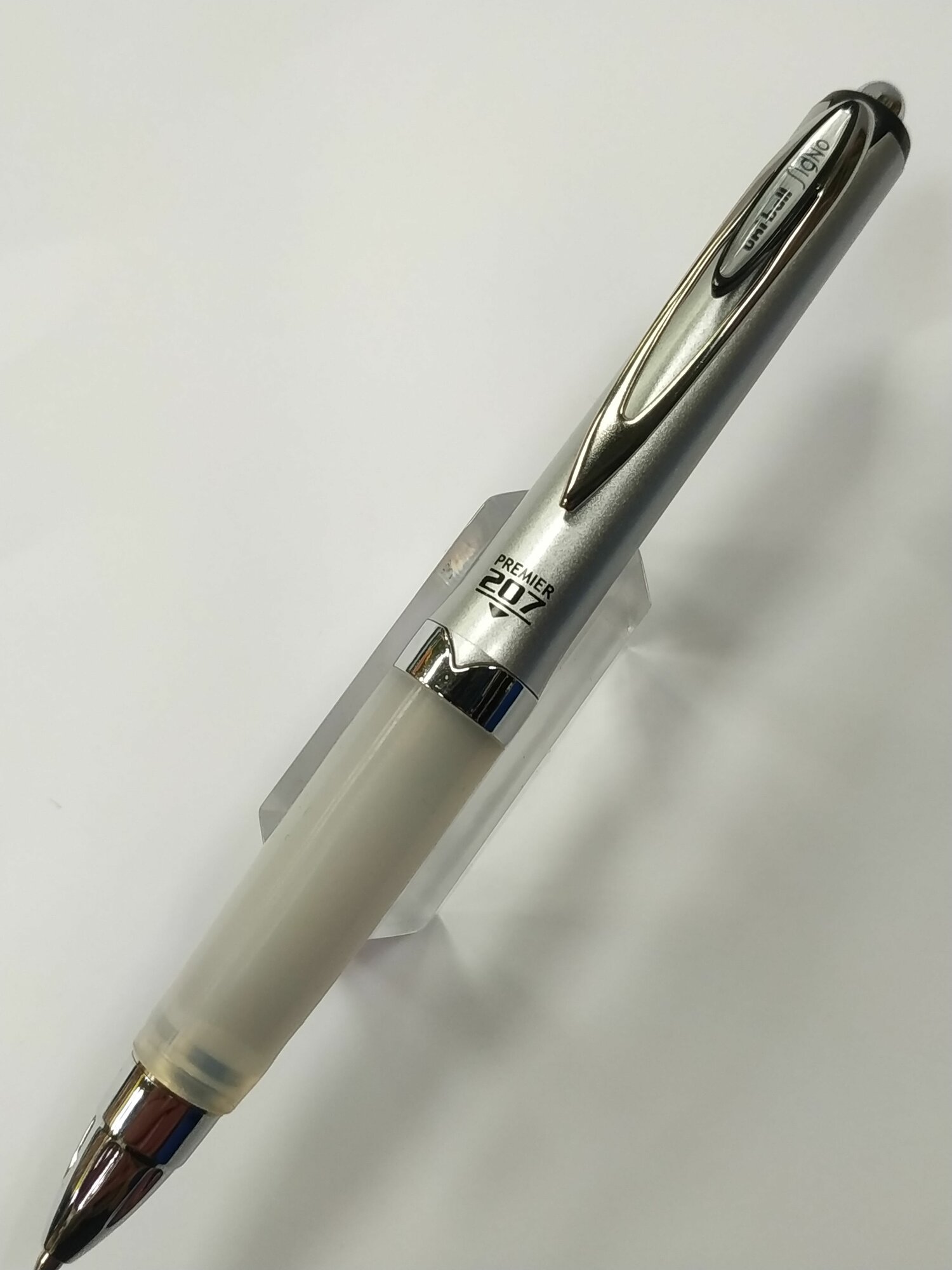 Шариковая - гелевая ручка С мягкой силиконовой секцией под пальцы "PREMIER" SILVER.