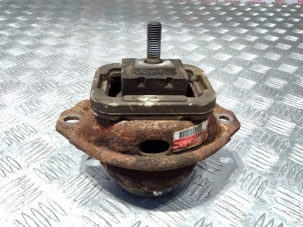 Подушка (опора) крепления двигателя Land Rover Discovery 3 KKB500760 арт. 587661