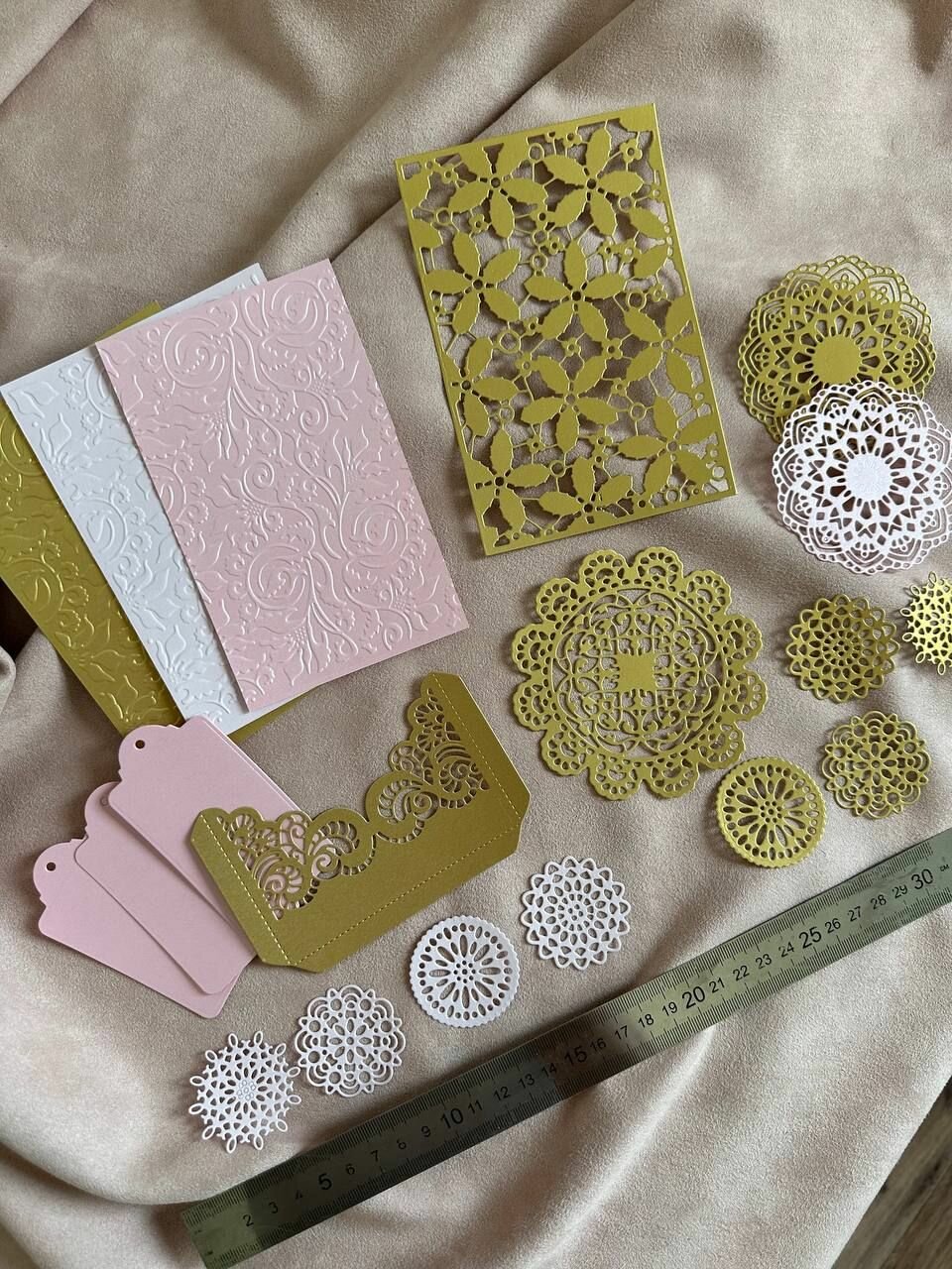 Вырубка для скрапбукинга на растительную тему