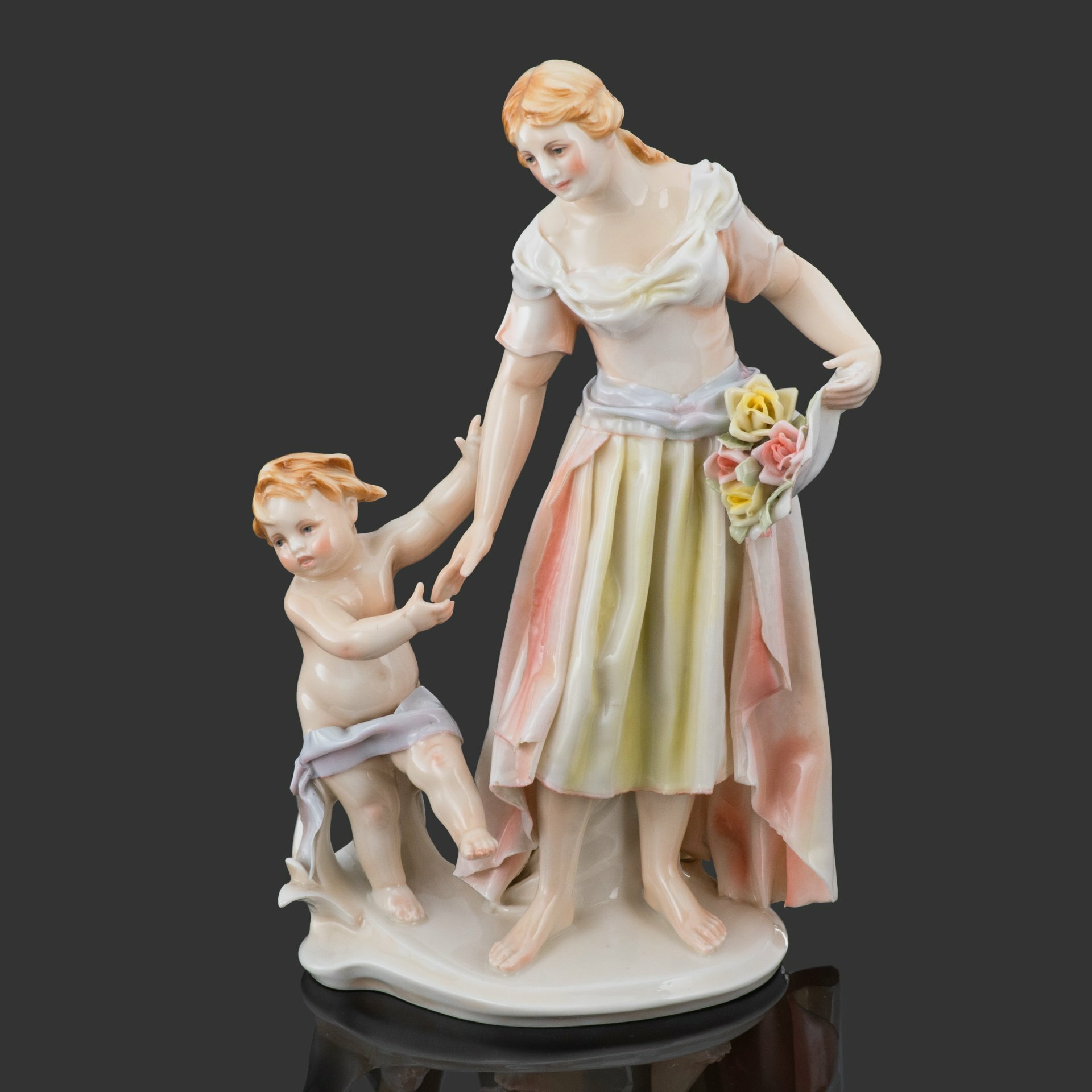 Статуэтка "Девушка с ребенком", фарфор, роспись, Karl Ens (Карл Энс), Германия, 1919-1945 гг.