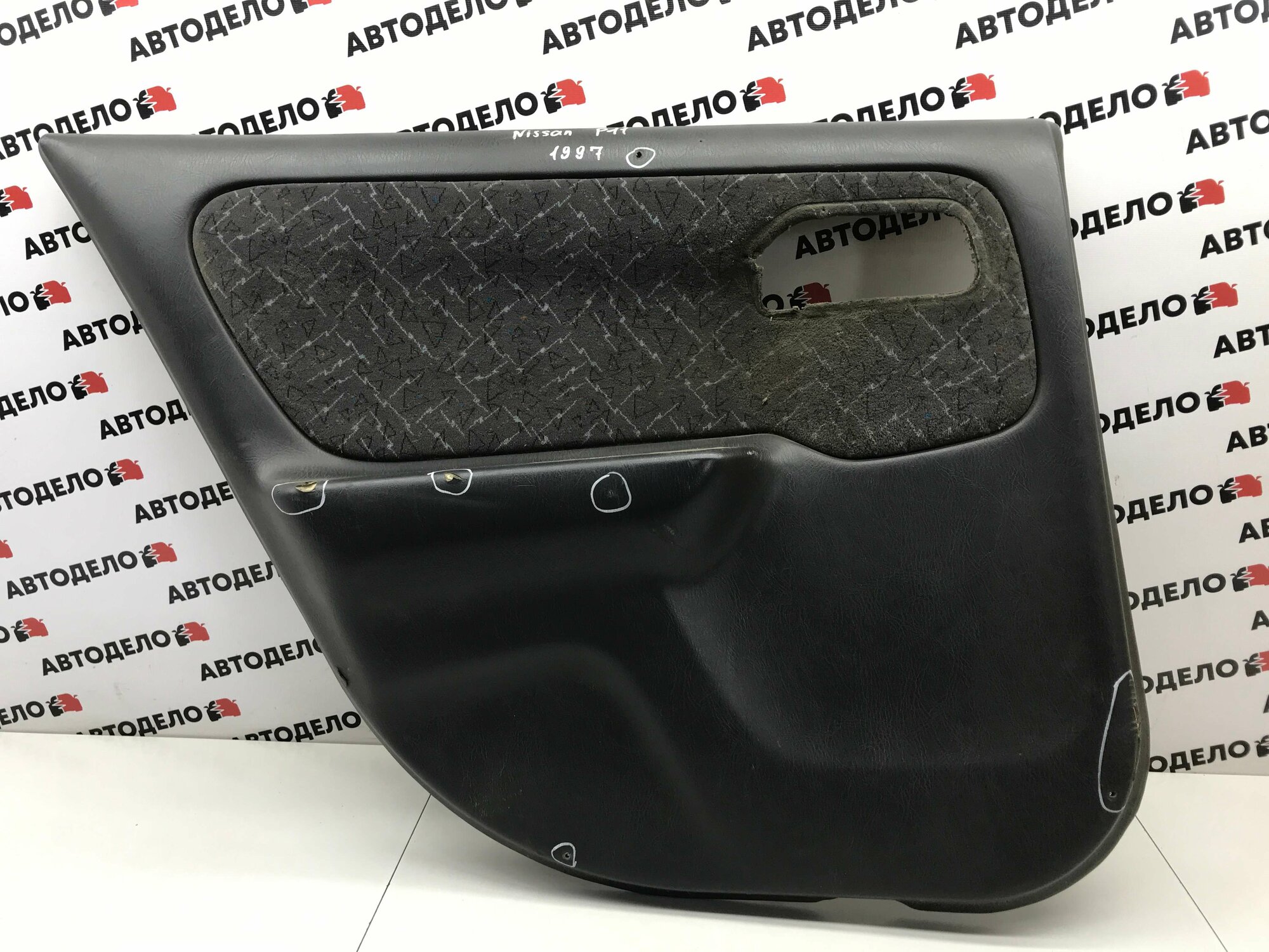 Обшивка двери задняя лев Nissan Primera P11E 1997г