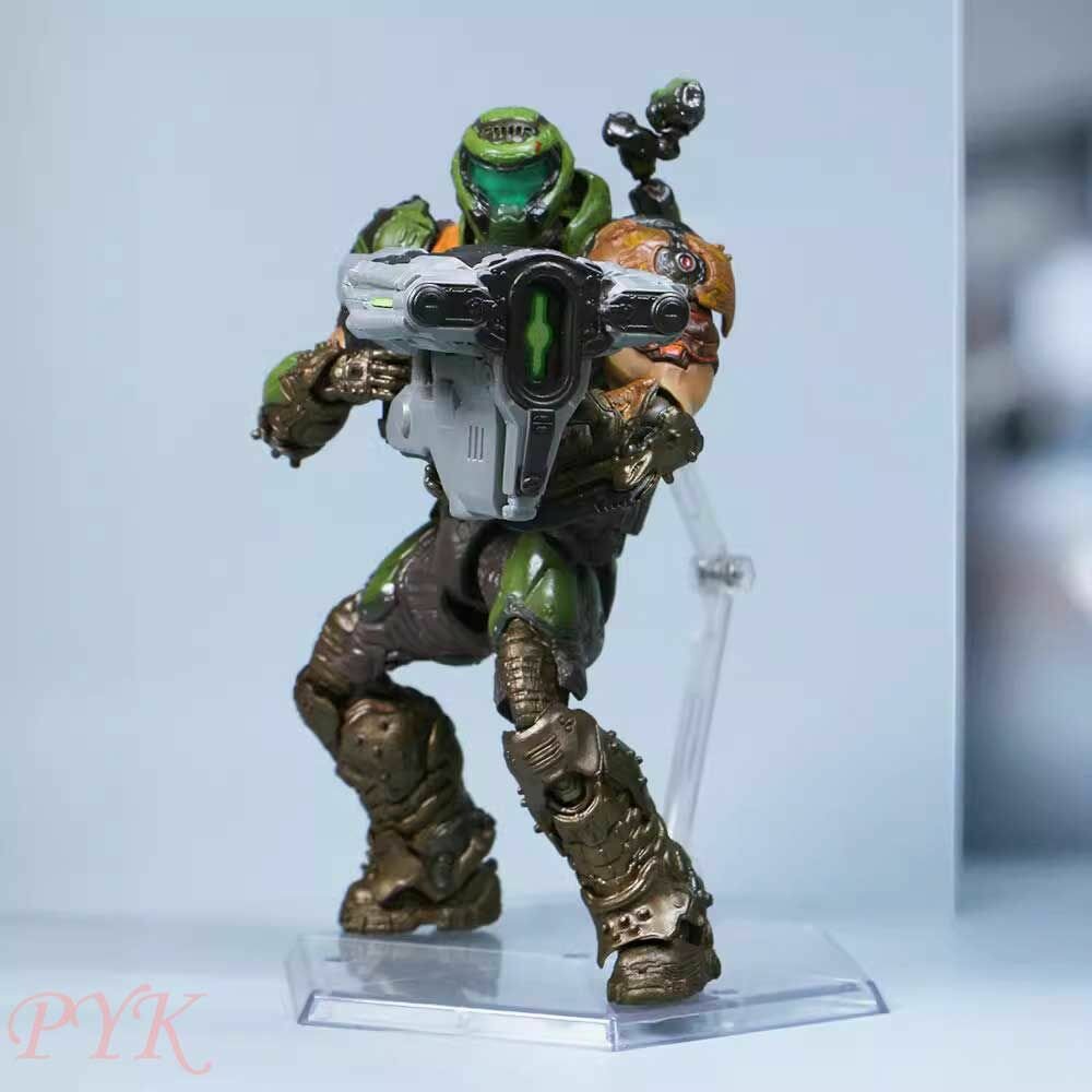 Подвижная фигурка Палач Рока - Doom Slayer 16 см